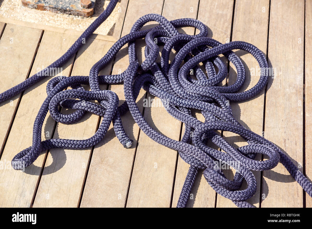 White ship rope hi-res stock photography and images - Alamy