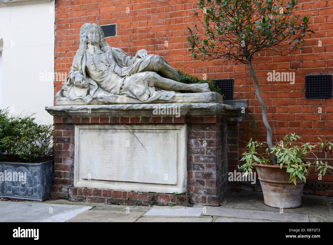 Male figure reclining hi-res stock photography and images - Alamy