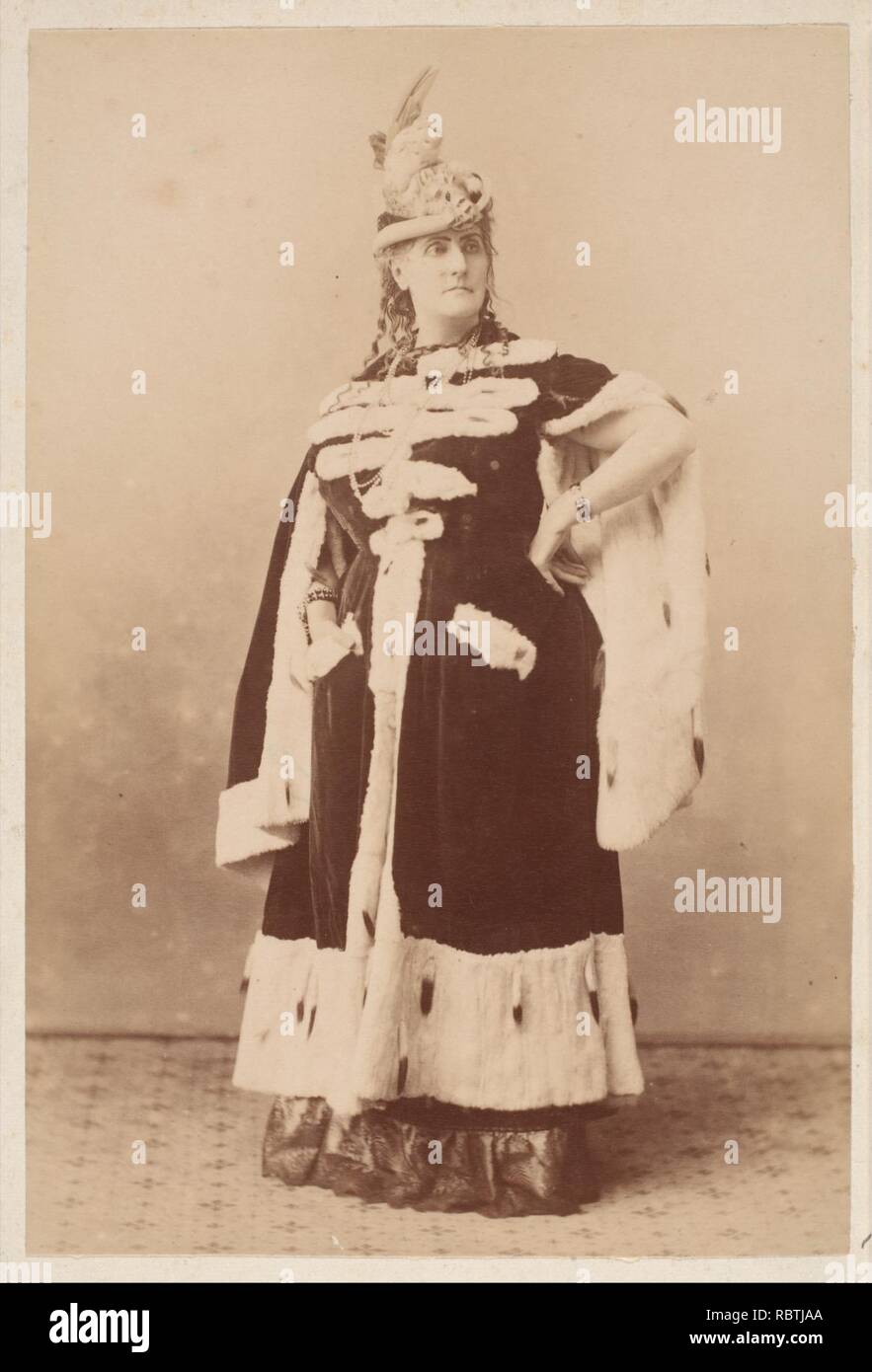 Ermine cape hi-res stock photography and images - Alamy