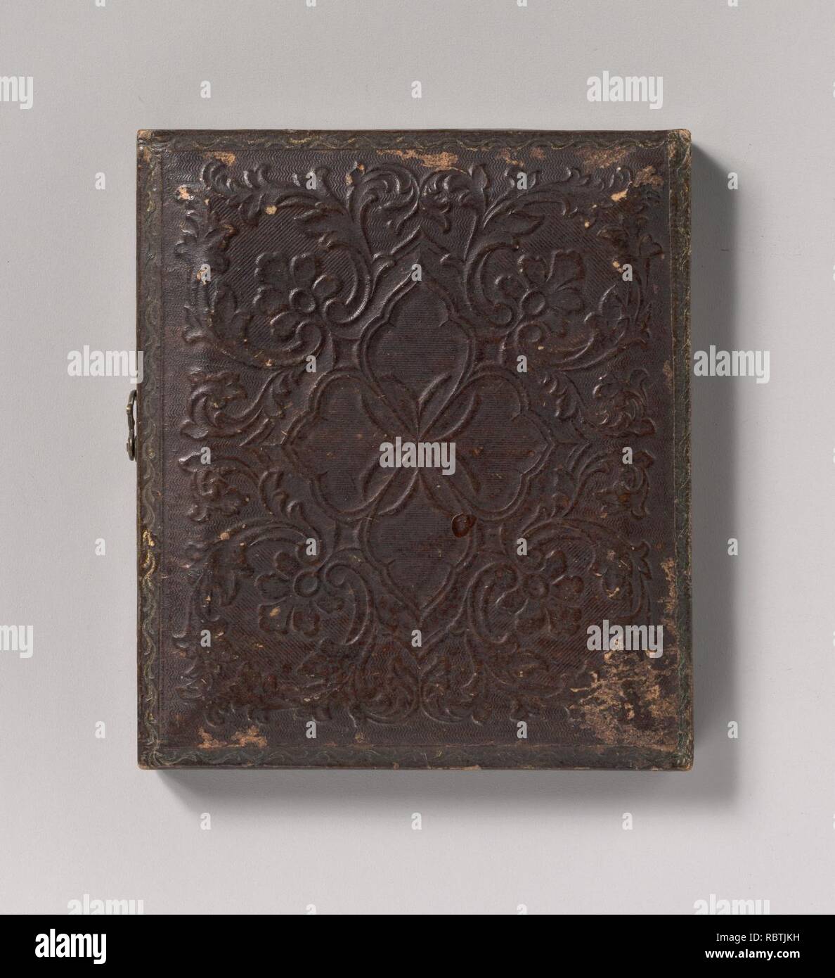 -Man Riving Wood with Froe and Club Stock Photo - Alamy