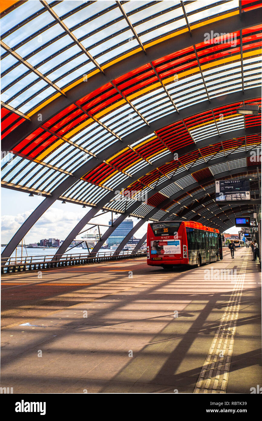Bus platform hi-res stock photography and images - Alamy
