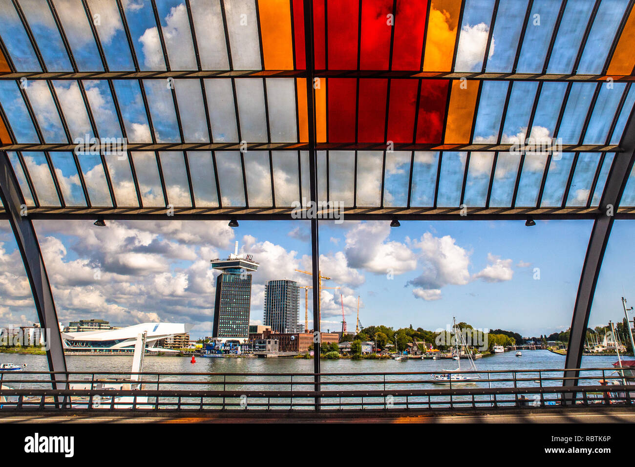 Overhang platform hi-res stock photography and images - Alamy