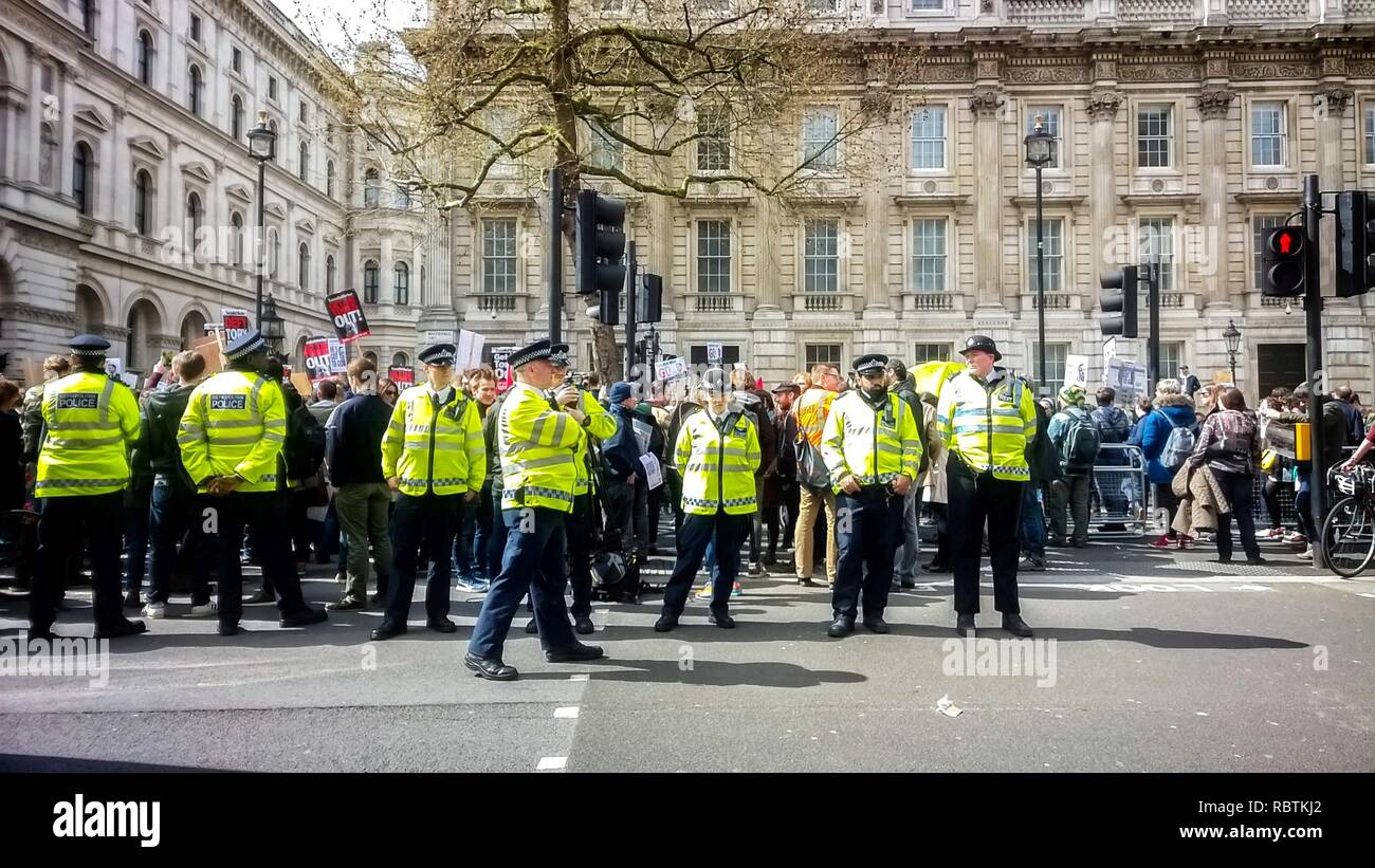Thin yellow line hi-res stock photography and images - Alamy