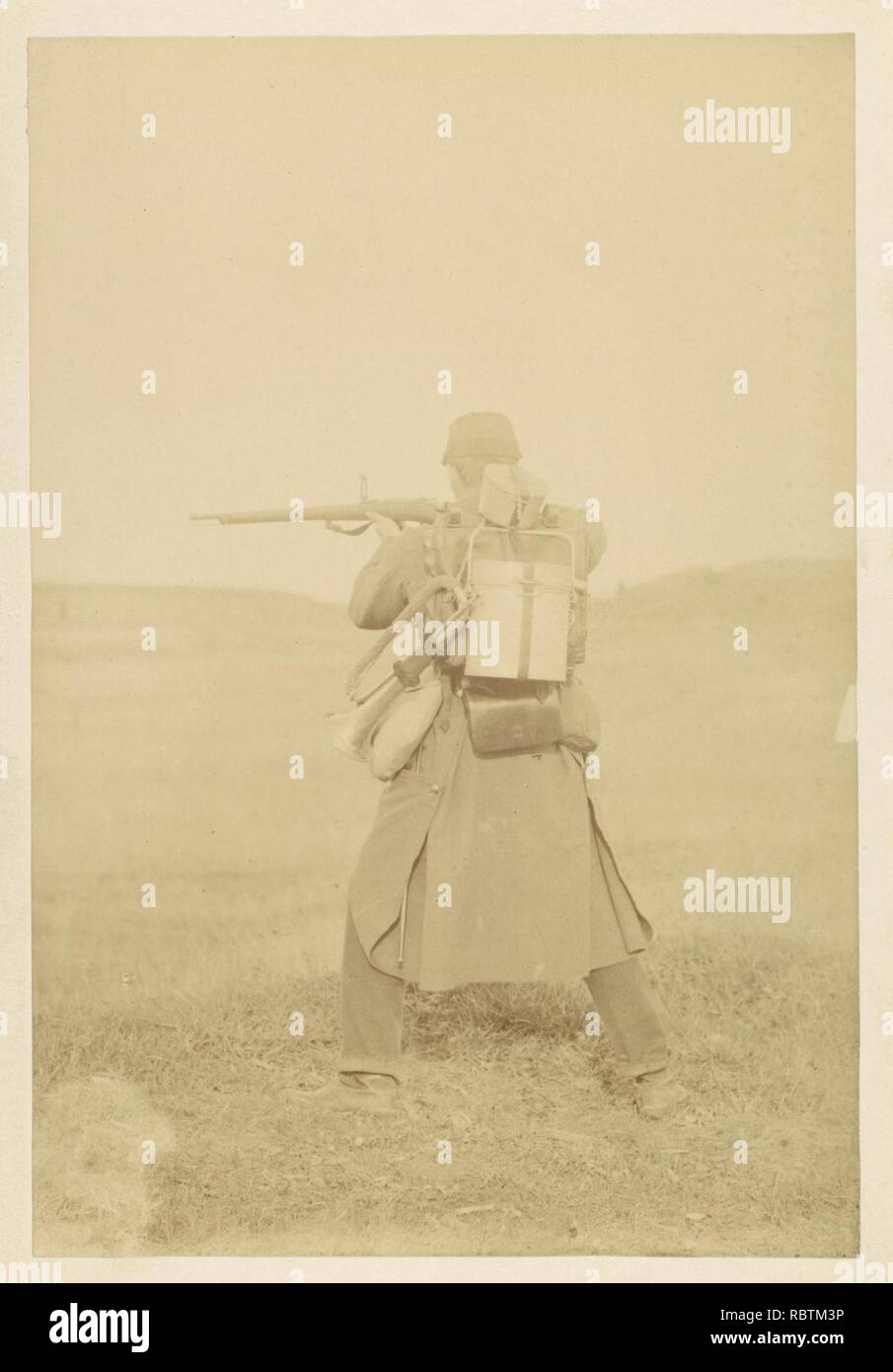 -Standing Soldier Aiming Rifle Stock Photo - Alamy