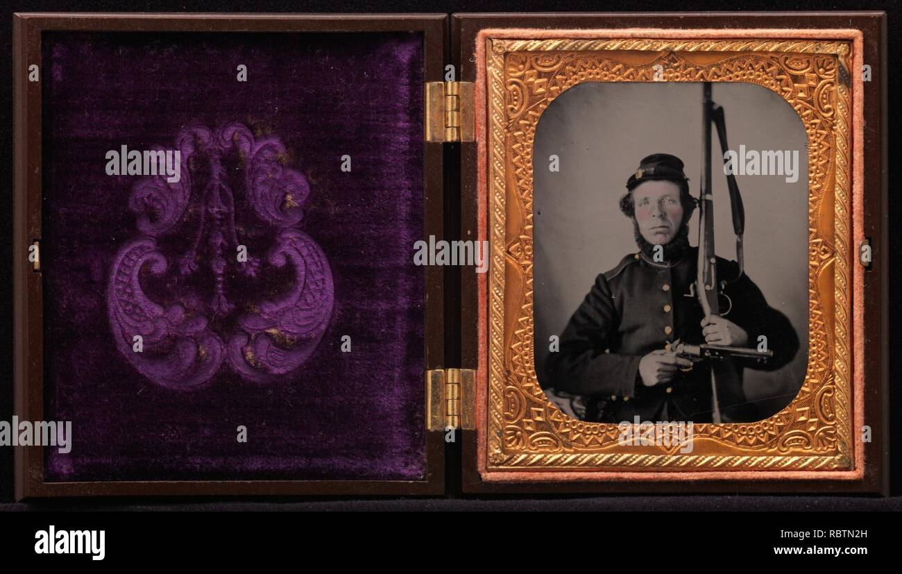 -Union Private with Musket and Pistol Stock Photo - Alamy