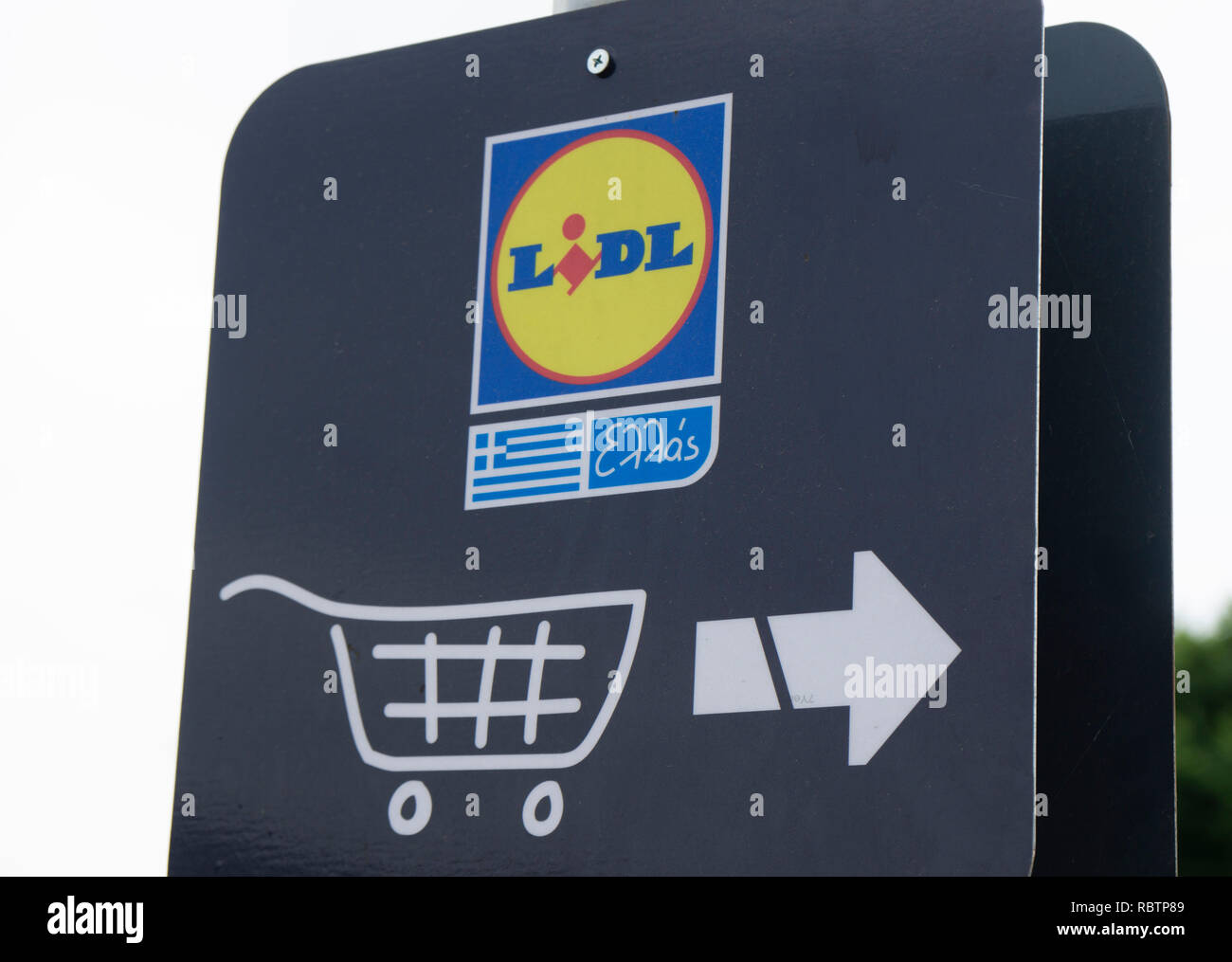 Korfu, Greece. 30th Apr, 2018. A signpost points to a shop of the ...