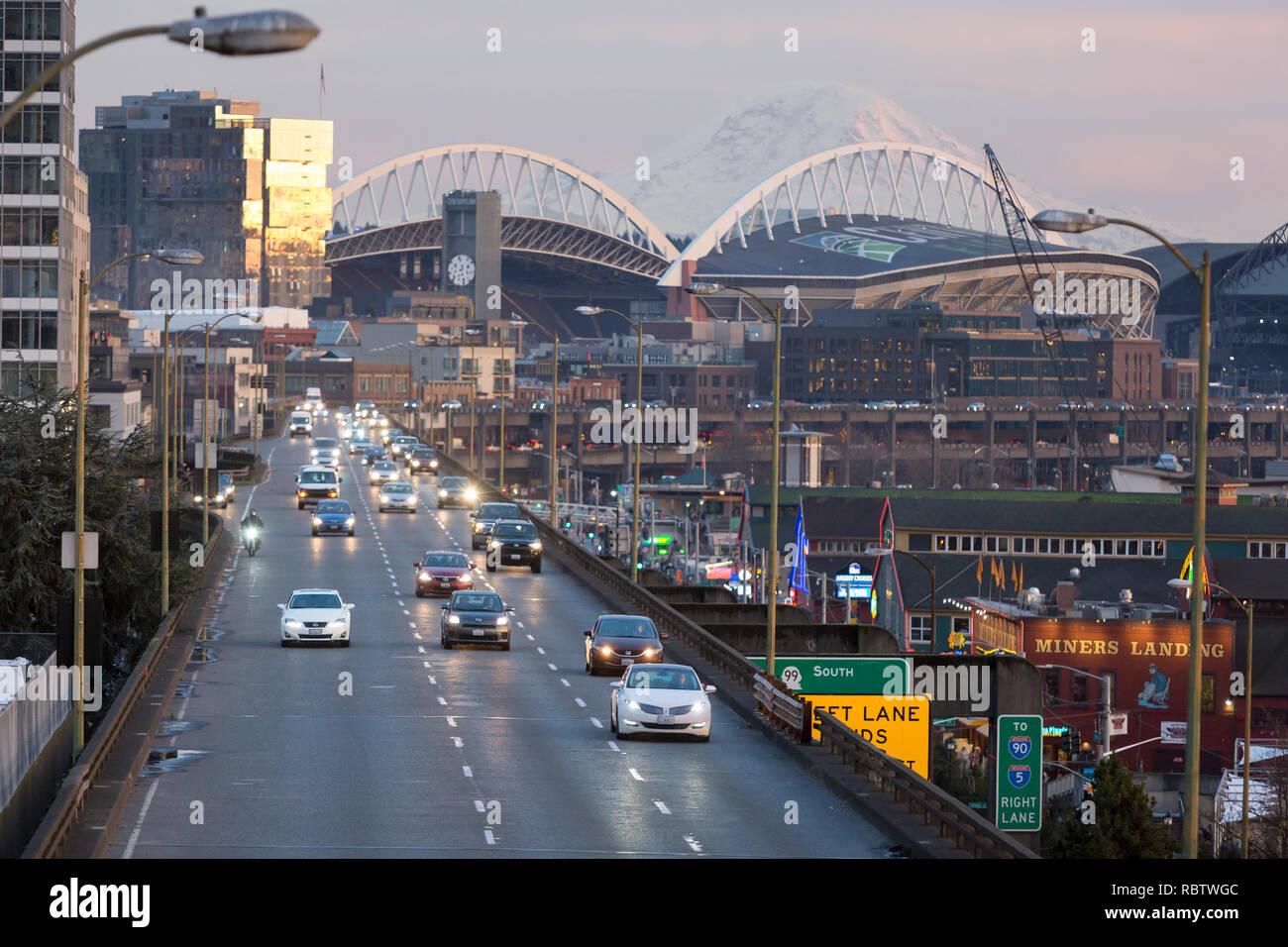 Earthquake freeway hi-res stock photography and images - Alamy