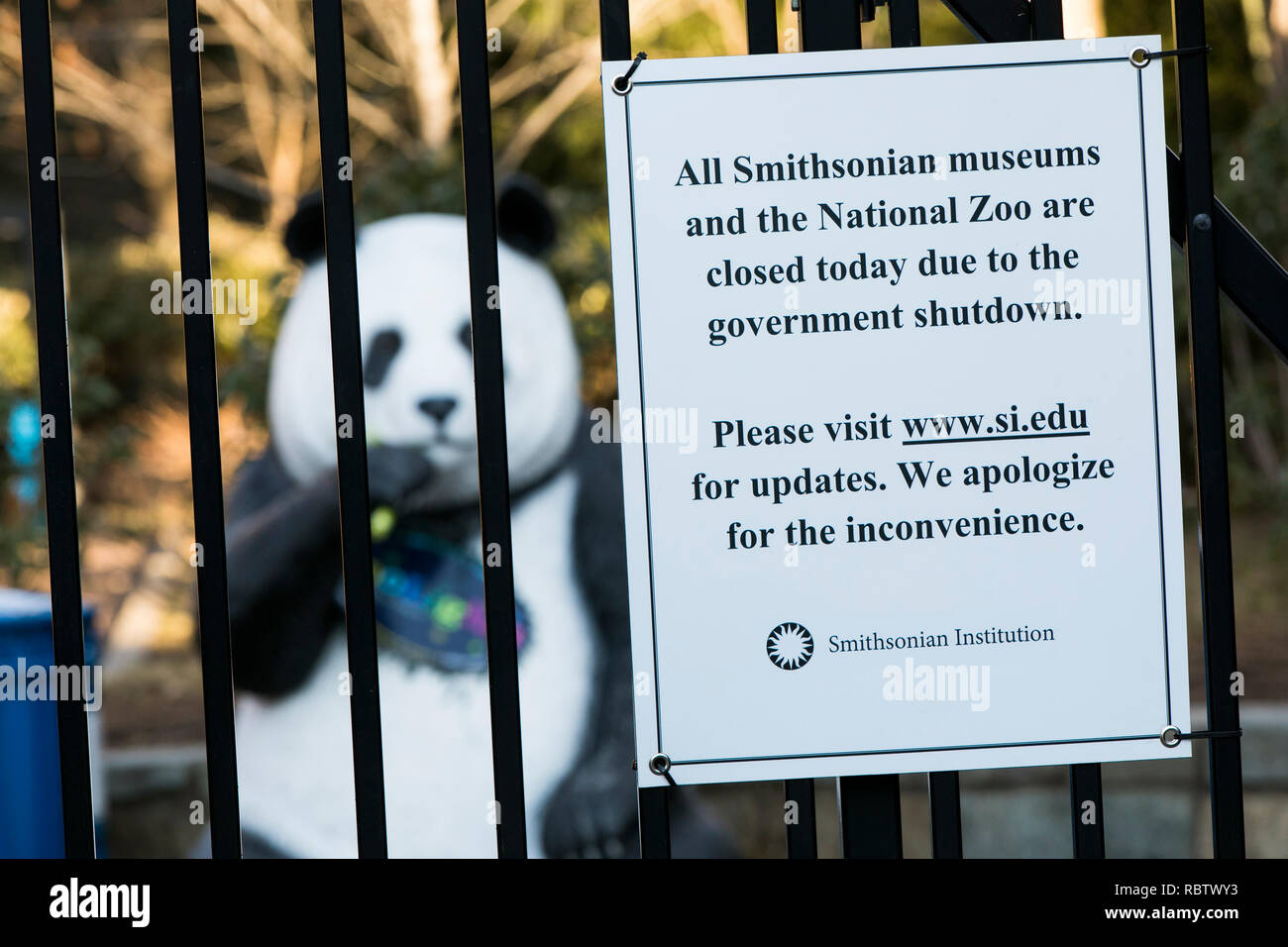 Zoo shutdown hi-res stock photography and images - Alamy
