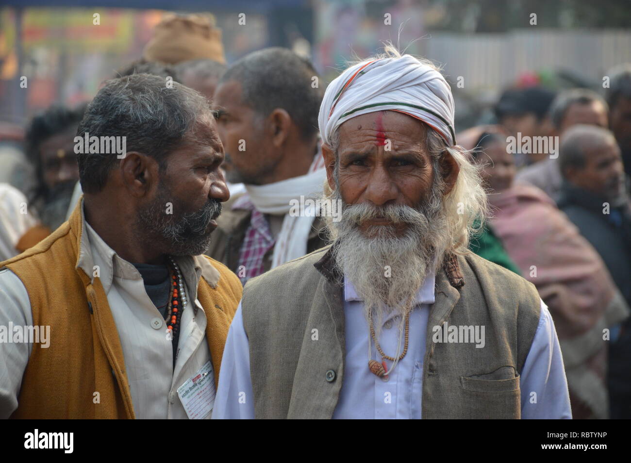 Outram Ghat, Kolkata, India. 12th January, 2019. Sadhus, pilgrims and ...