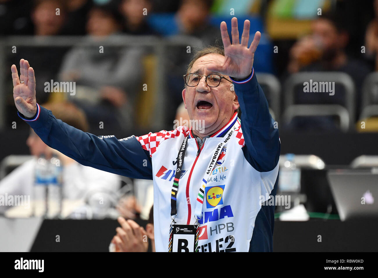 Lino CERVAR (coach CRO), gesture, gives instructions, single image ...