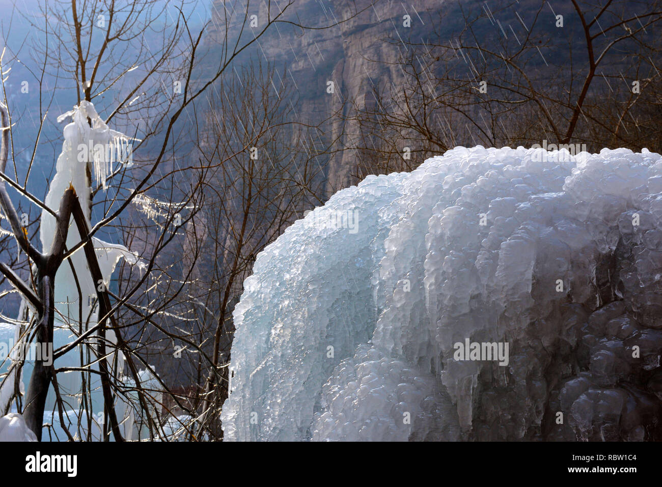 Jiaozuo, Jiaozuo, China. 12th Jan, 2019. Jiaozuo, CHINA-Winter scenery ...