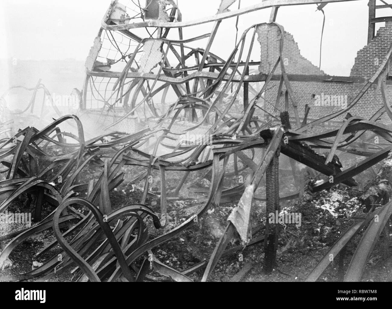 Ontploffing hi-res stock photography and images - Alamy