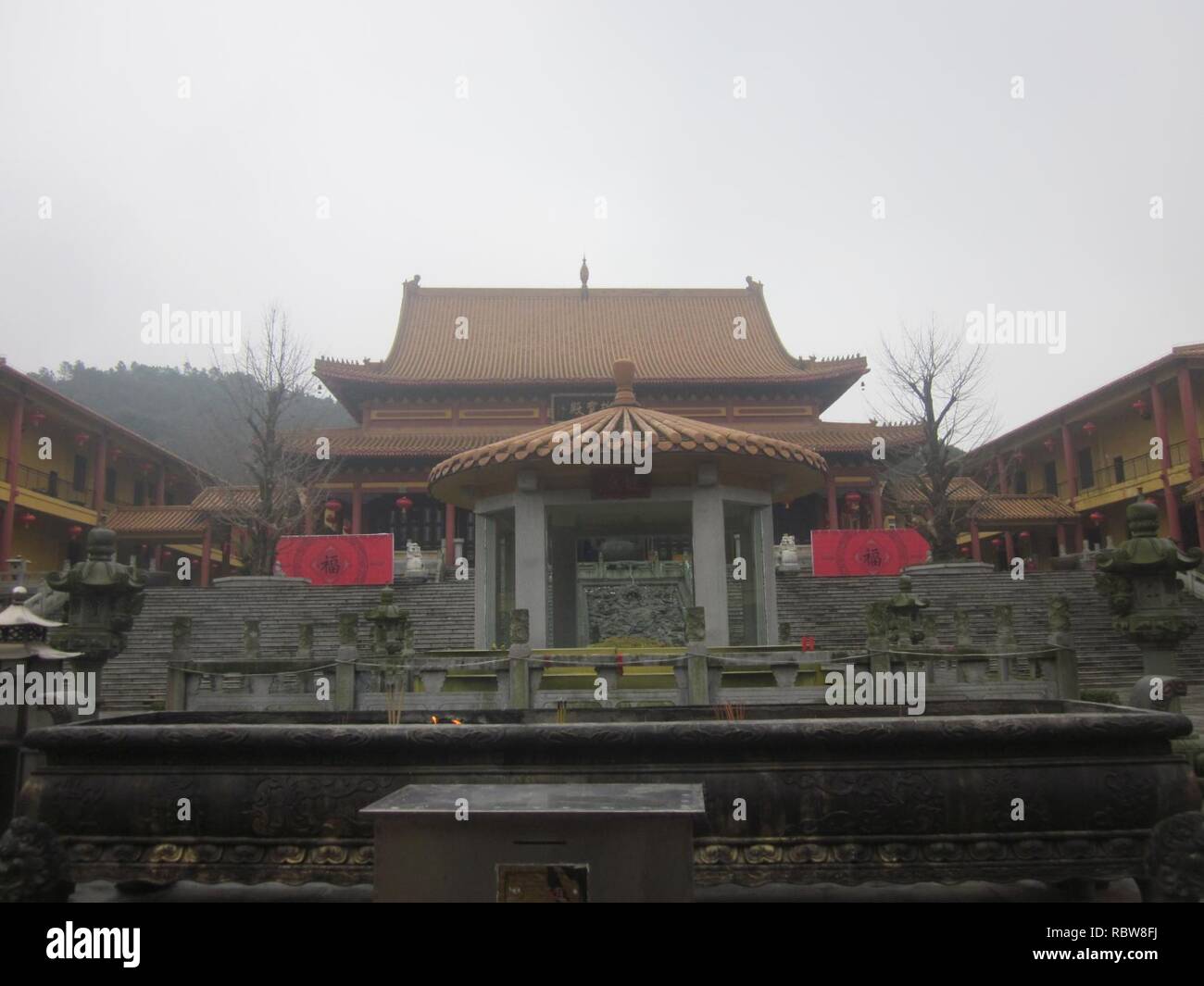 A far view of Mahavira Hall, Xixin Chan Temple Stock Photo - Alamy