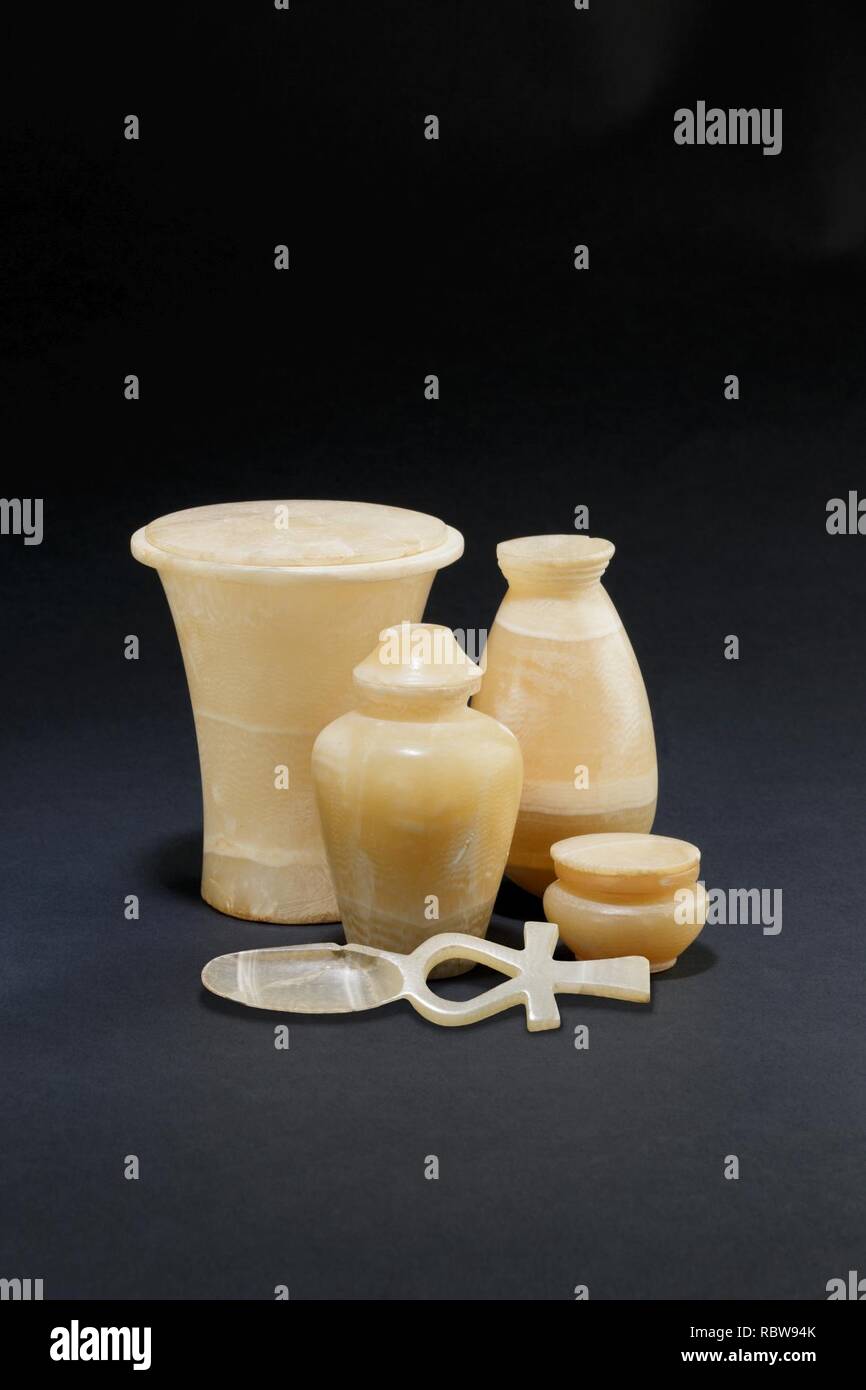 675881 A group of stone vessels from a tomb at Haraga Stock Photo - Alamy