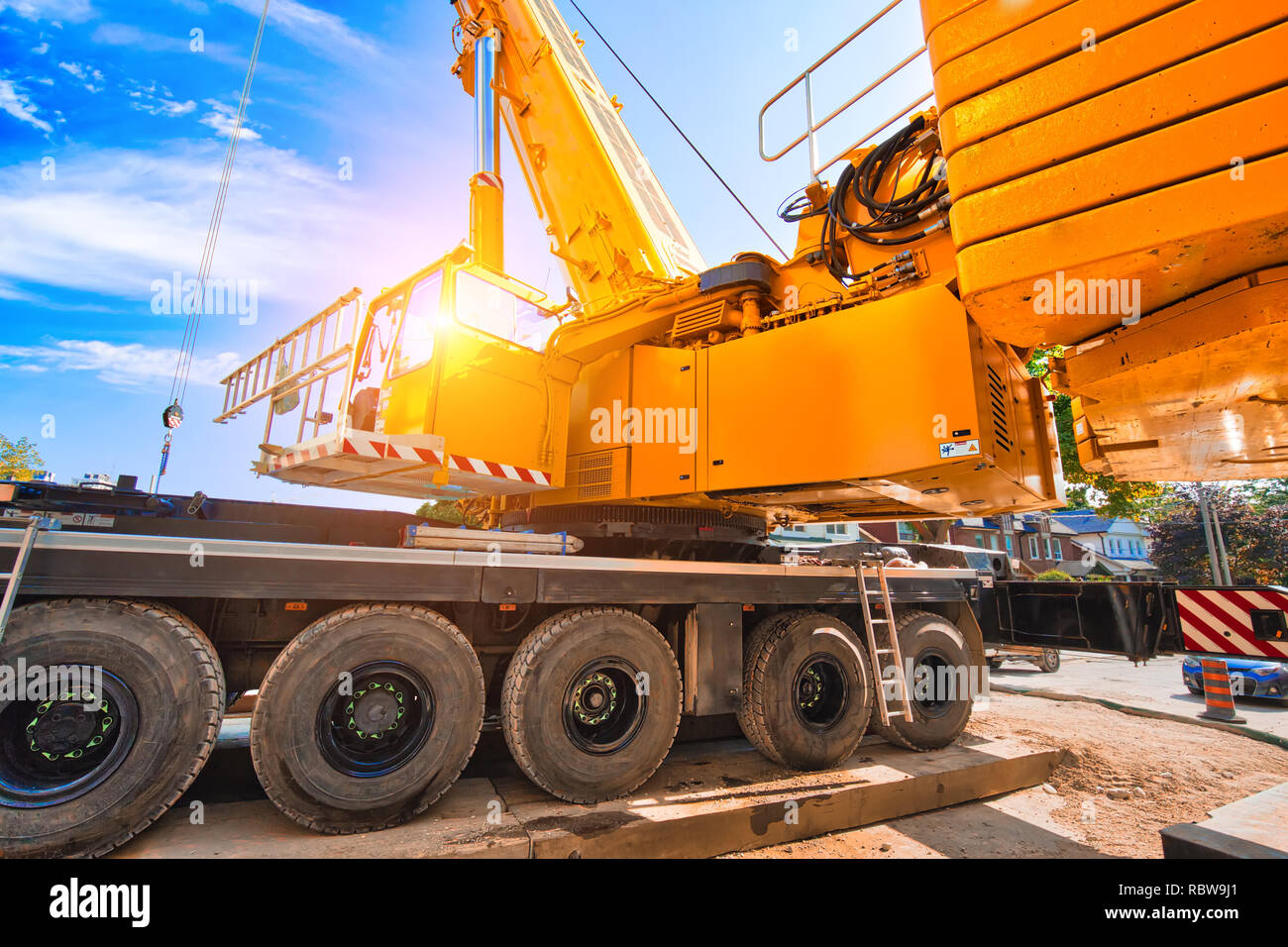 Mobile crane at work at downtown construction site Stock Photo - Alamy