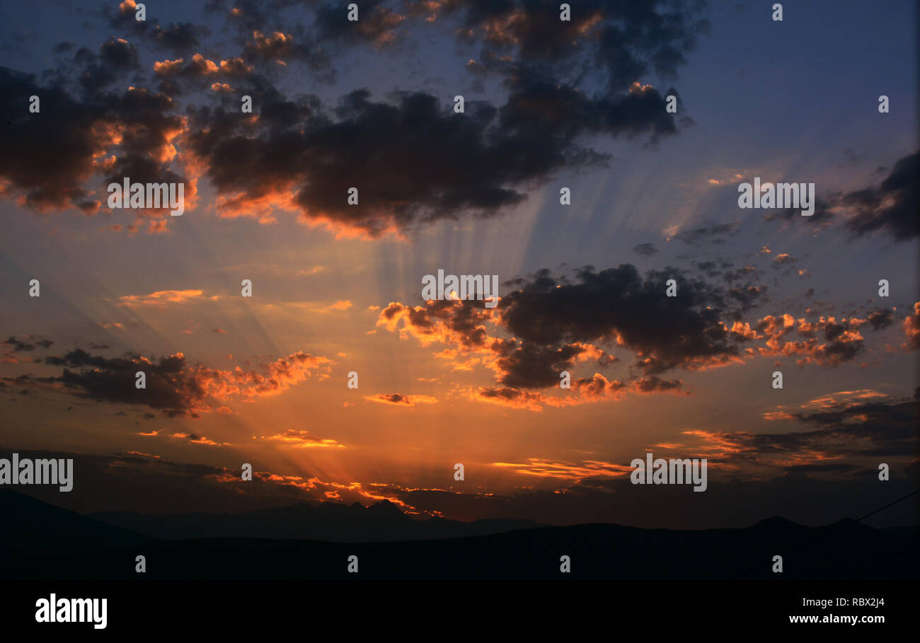 Dramatic colorful sunset. Amazing sunset sky Stock Photo - Alamy