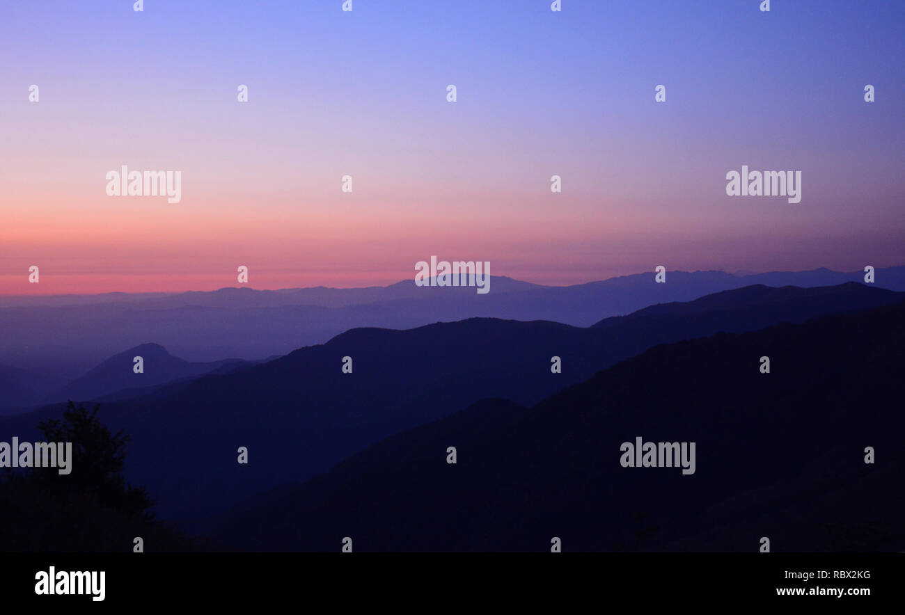 Blue ridge mountains sunrise hi-res stock photography and images - Alamy