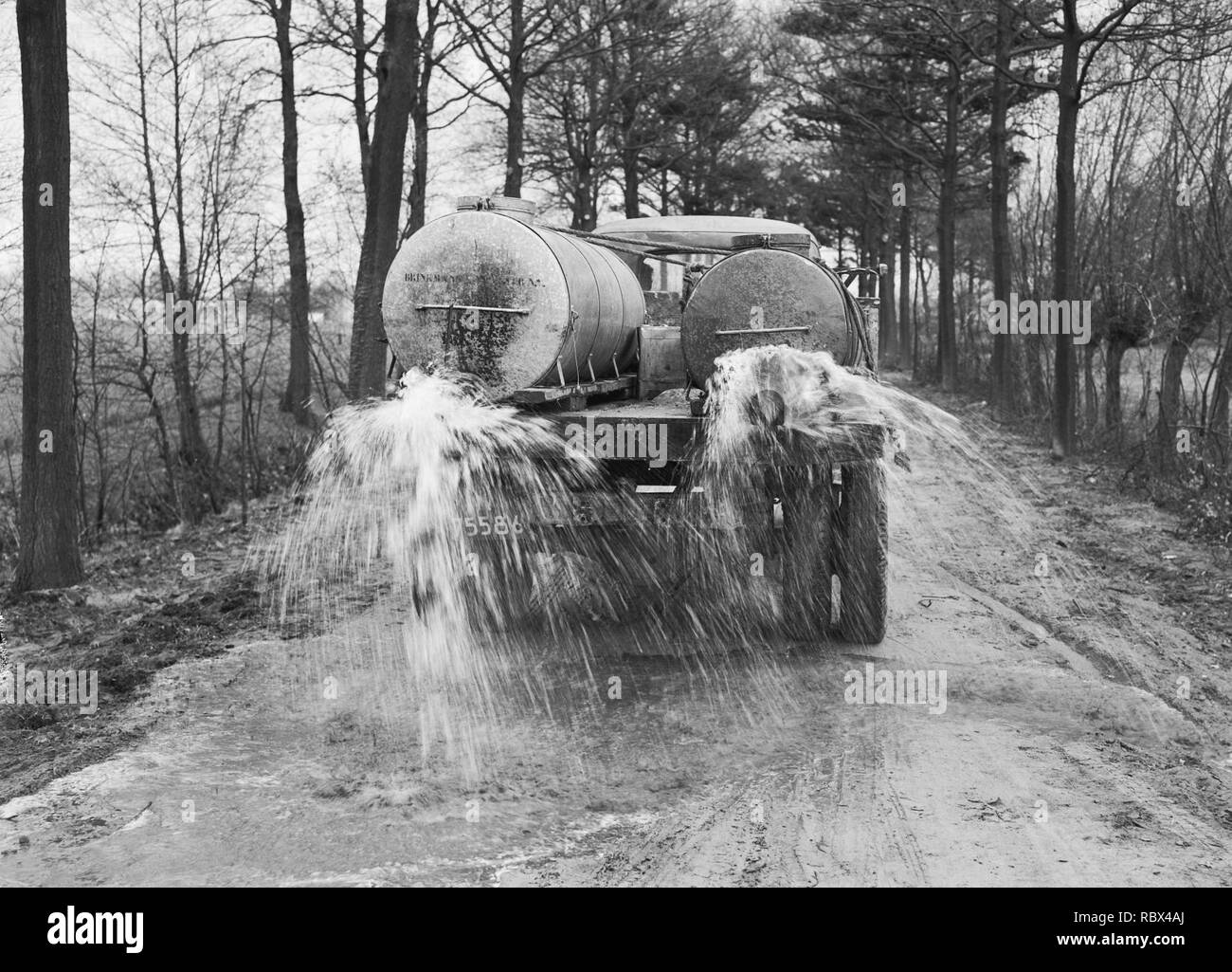 Aanleg en verbeteren van wegen, dijken en spaarbekken ...