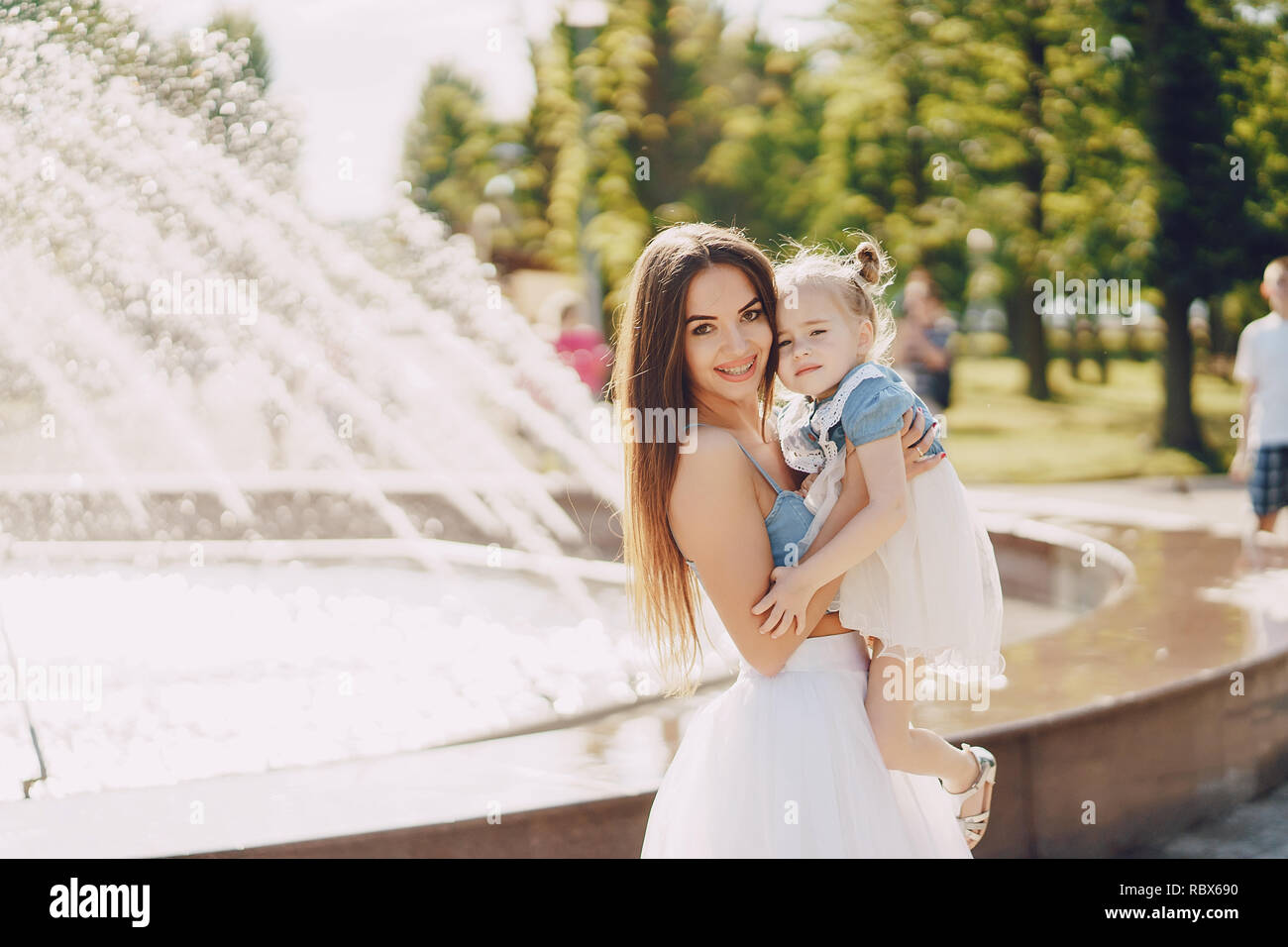 Mother daughter fountain hi-res stock photography and images - Alamy