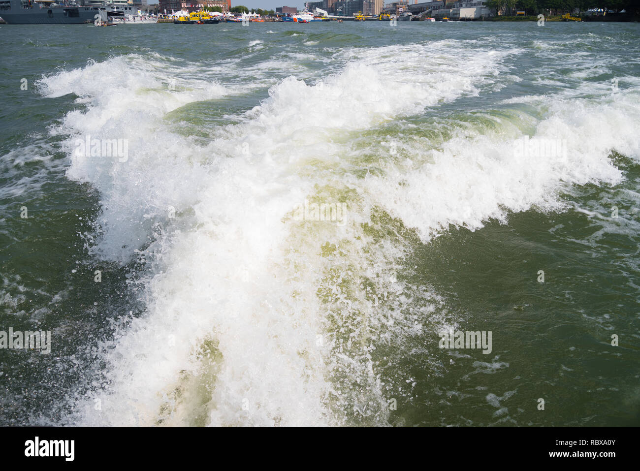 wake of a fast moving motor boat Stock Photo - Alamy