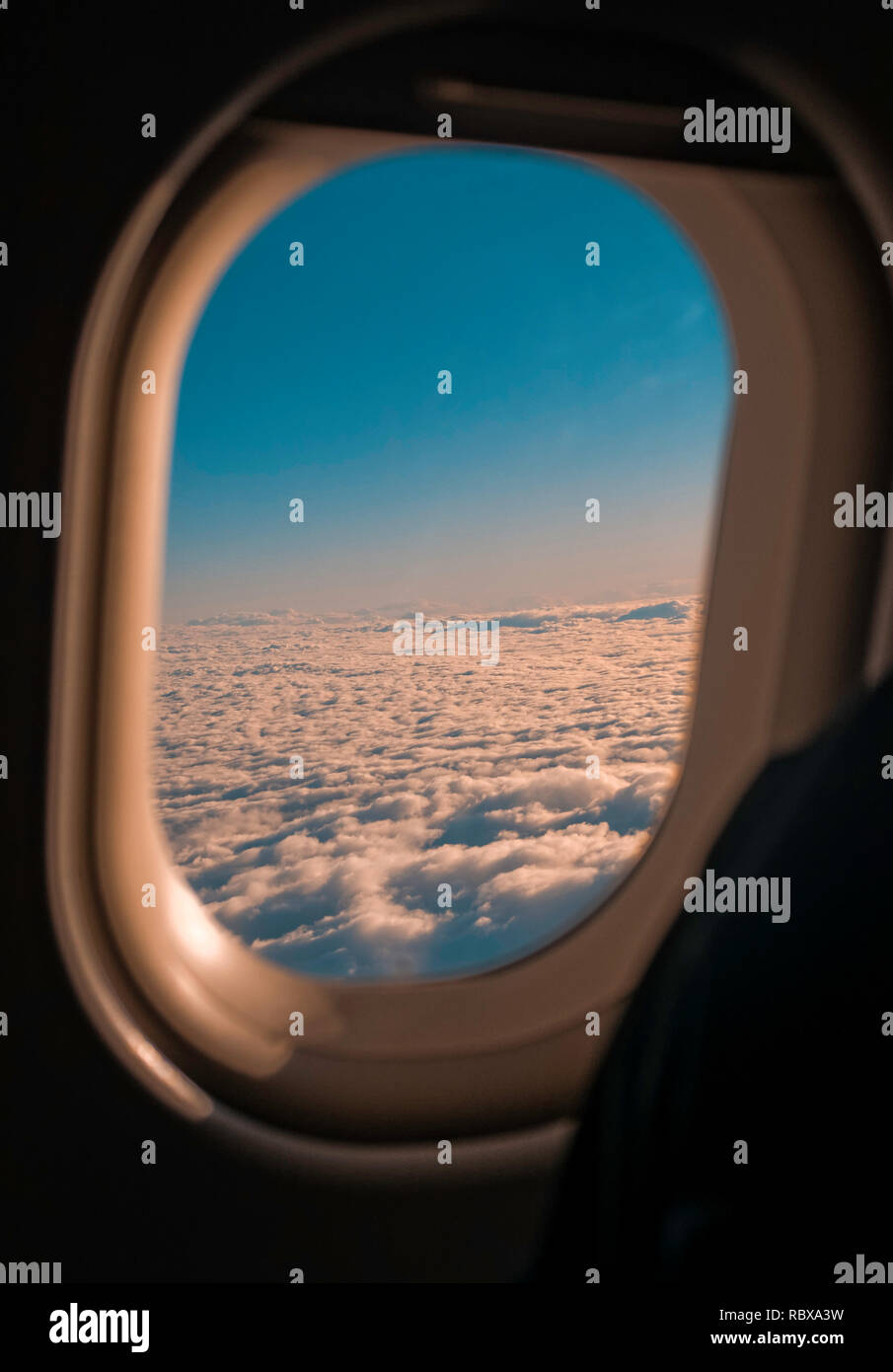 Aircraft window seat view hi-res stock photography and images - Alamy