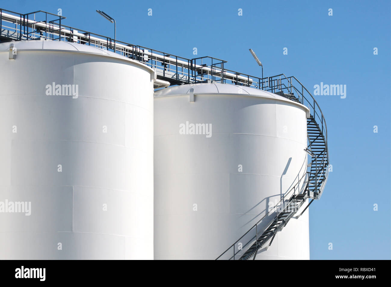 Large white storage tanks for oil and fuel at a refinery Stock Photo ...