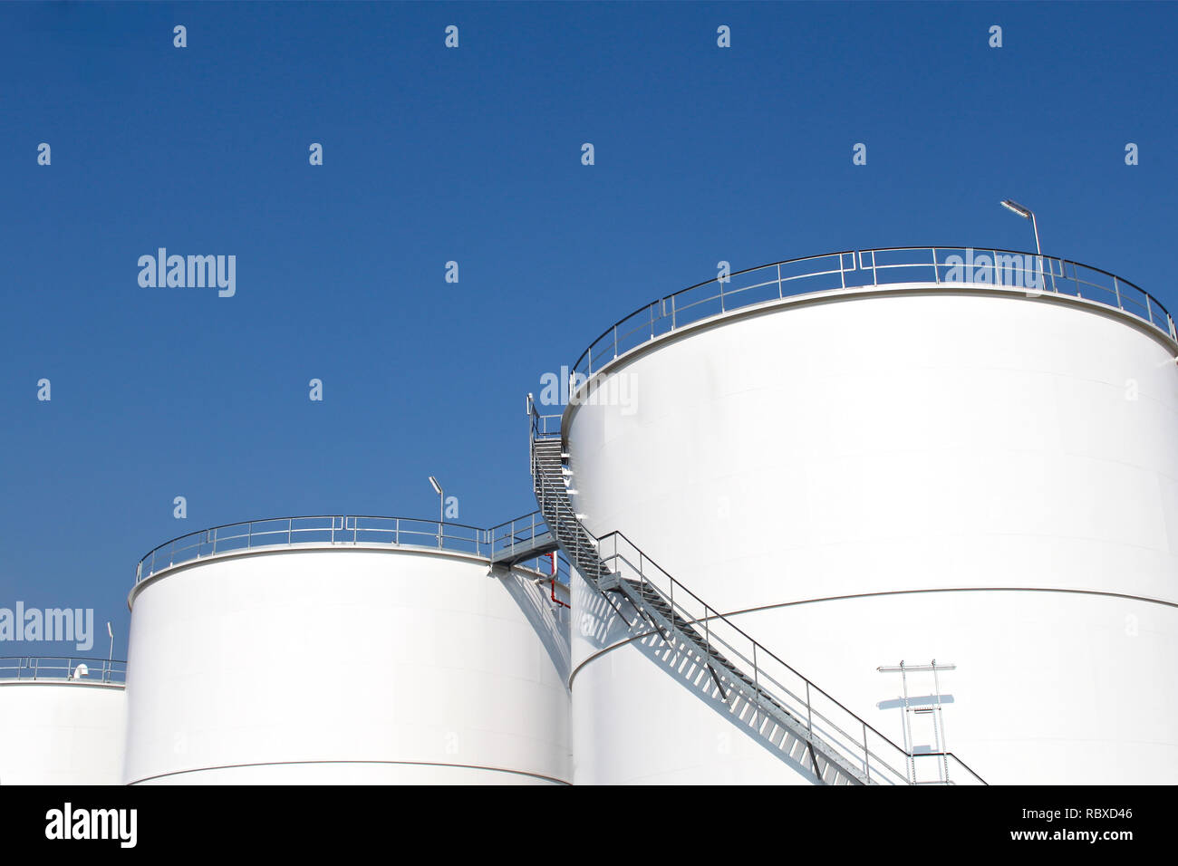 Refinery Storage Tanks High Resolution Stock Photography and Images - Alamy