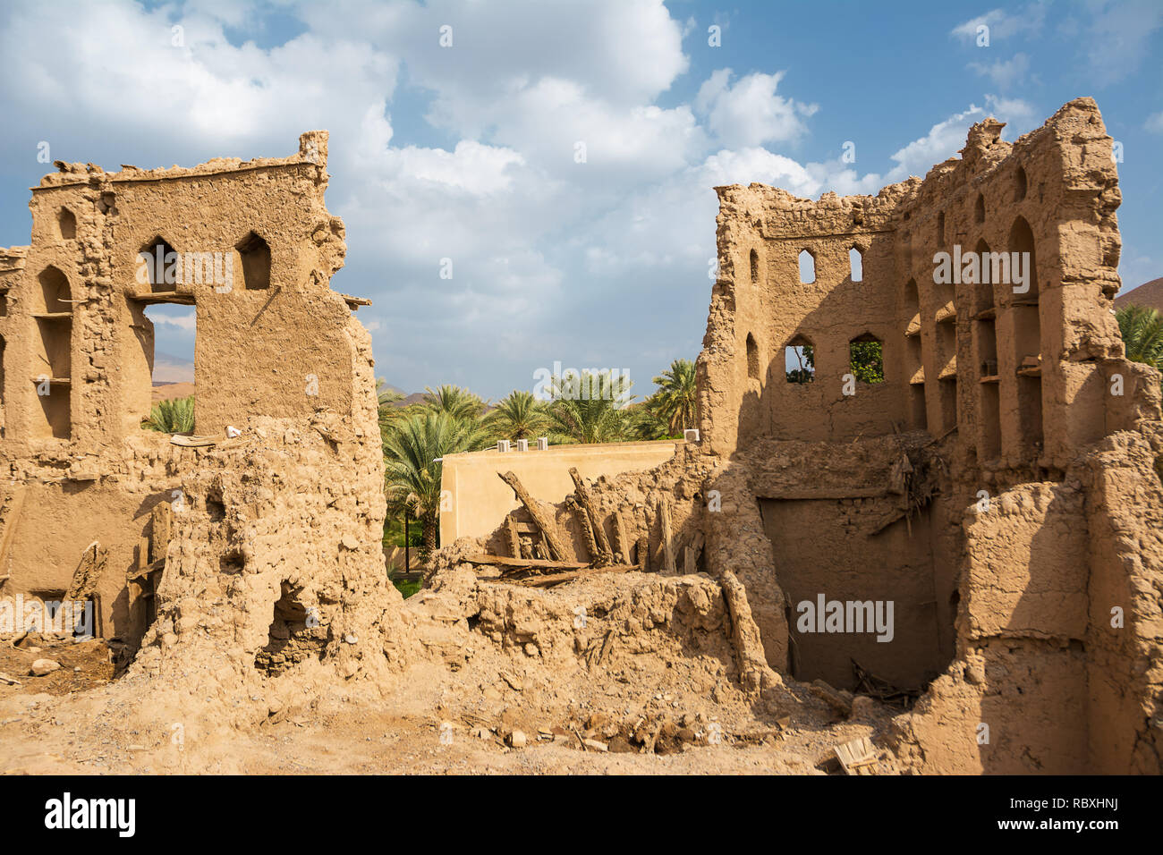 Mud brick homes hi-res stock photography and images - Alamy