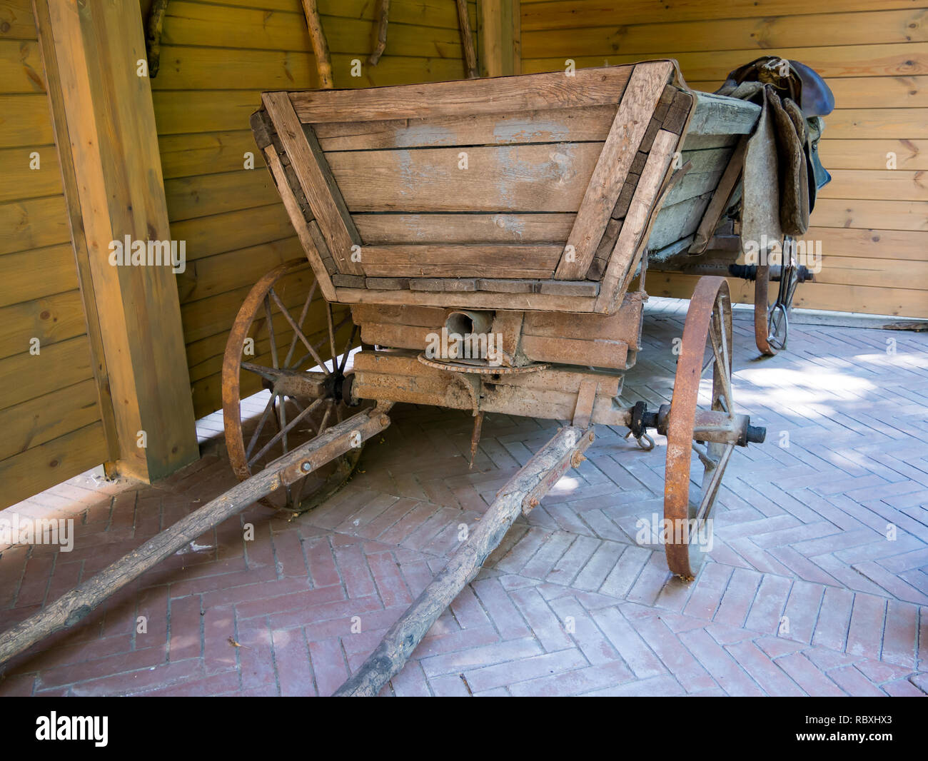Empty carriage stands hi-res stock photography and images - Alamy