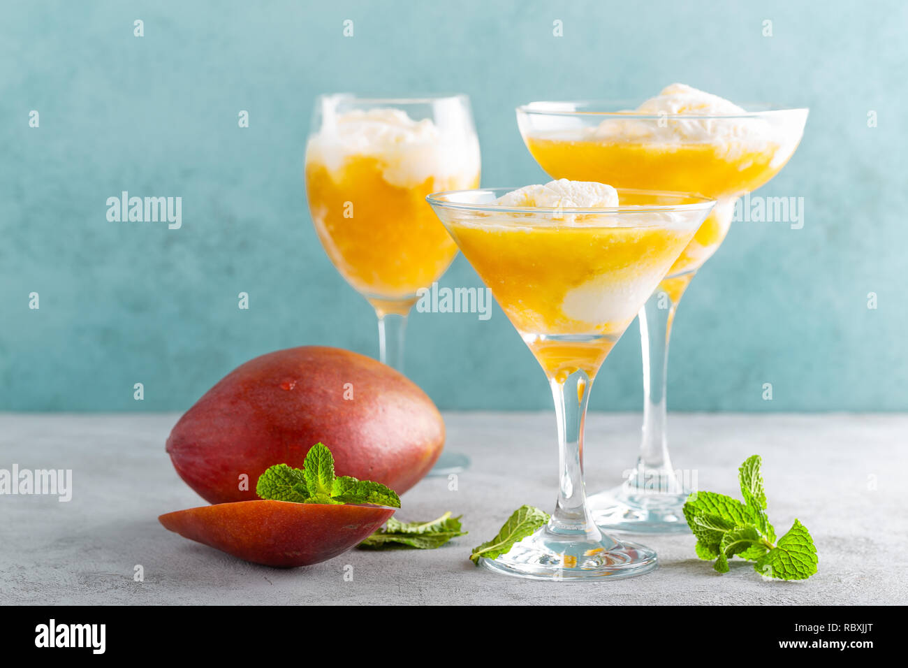 Mango bar hi-res stock photography and images - Alamy