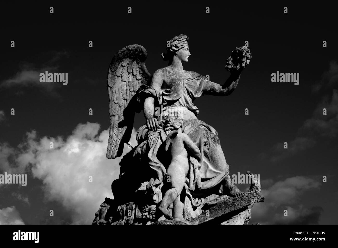 Silhouette of a statue Stock Photo - Alamy