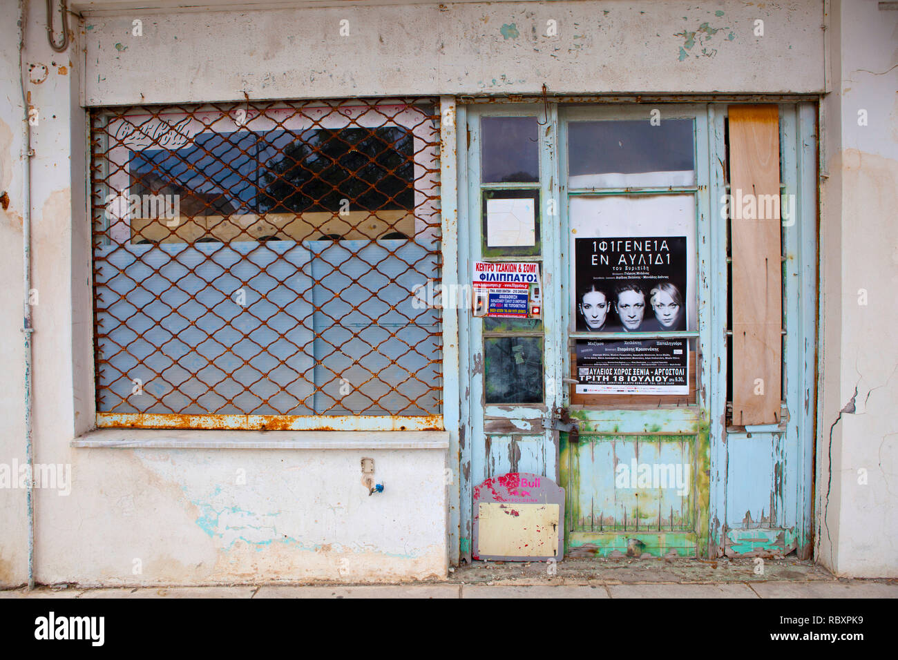 Run down shop hi-res stock photography and images - Alamy