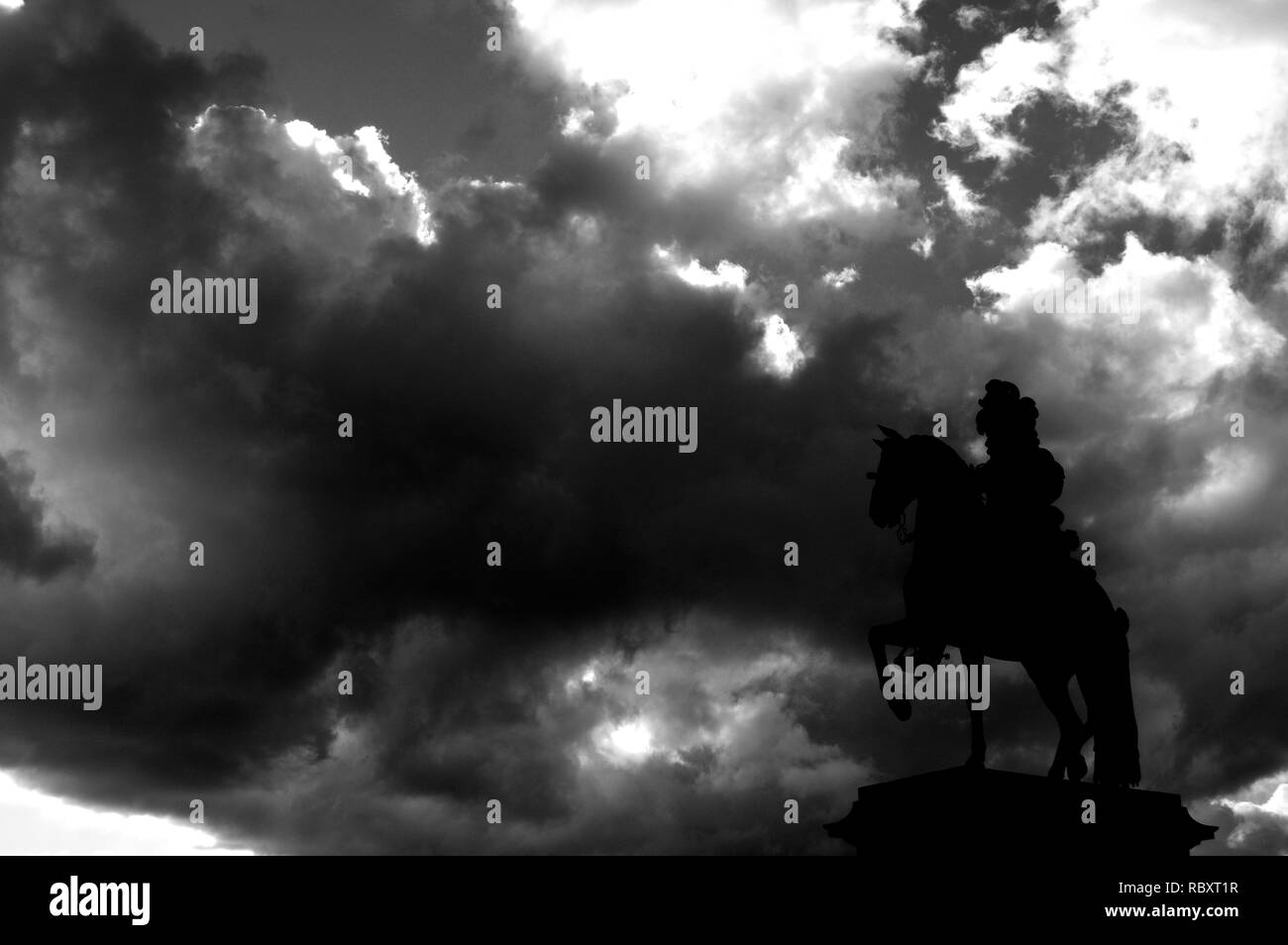 Silhouette of a statue Stock Photo - Alamy