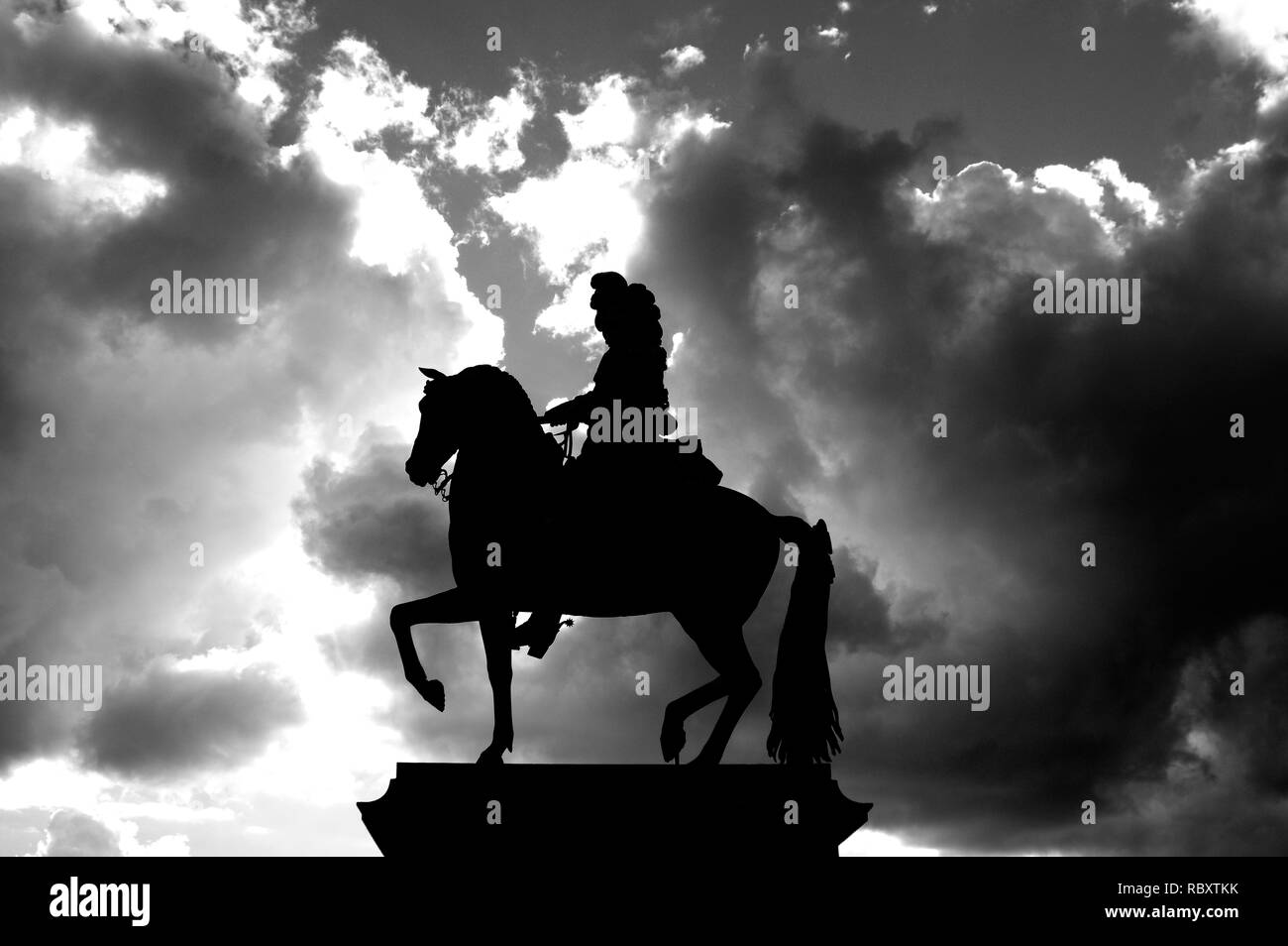 Silhouette of a statue Stock Photo - Alamy