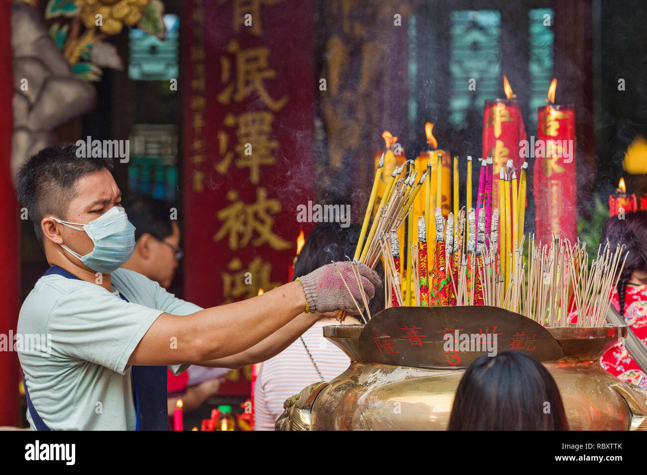 offerings to the gods and ancestors during Chinese New Year ...