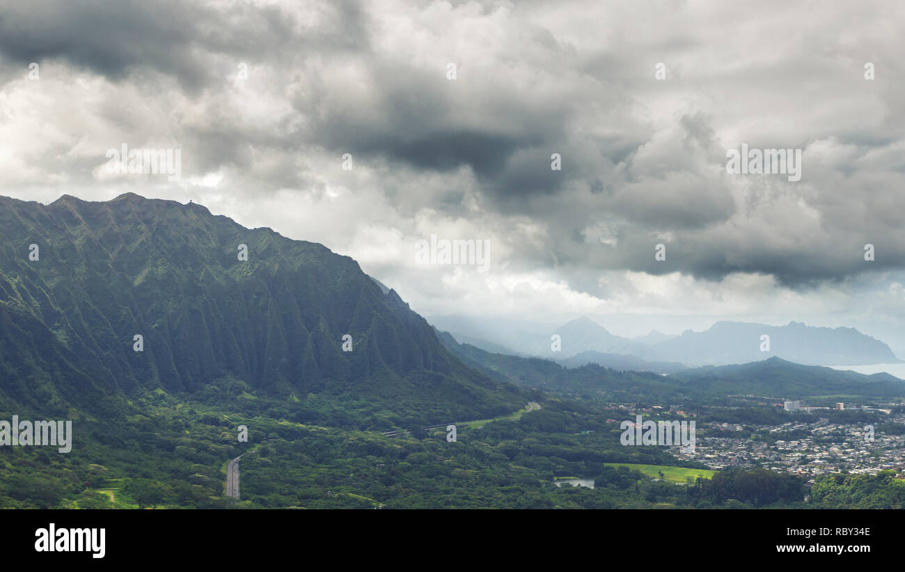 Koolau mountains in clouds view from Nuuanu Pali lookout on Oahu ...