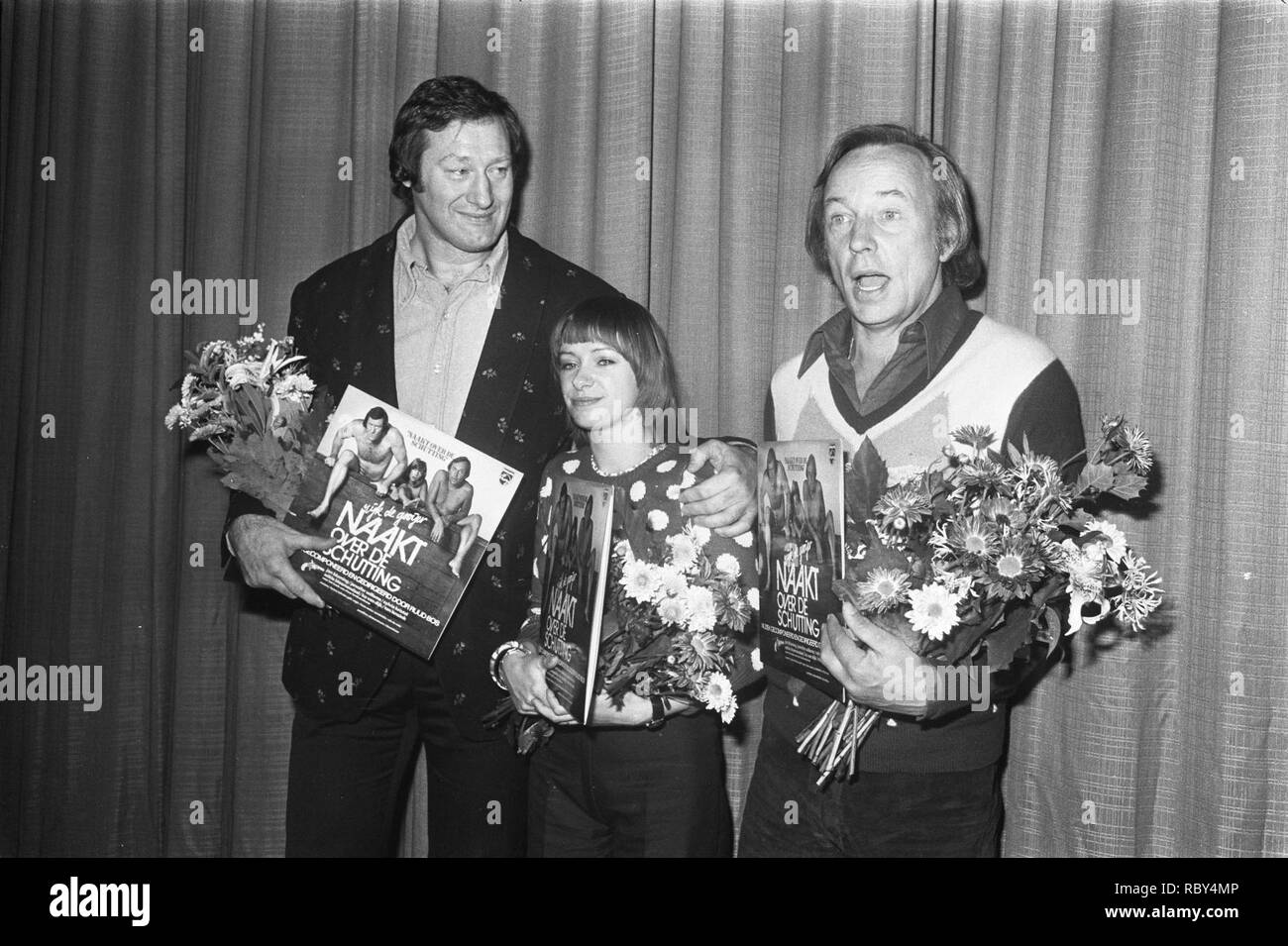 Acteurs tijdens de première v.l.n.r. Jon Bluming, Jennifer Willems en ...