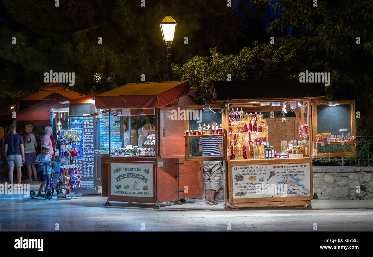 Souvenir stands hi-res stock photography and images - Alamy