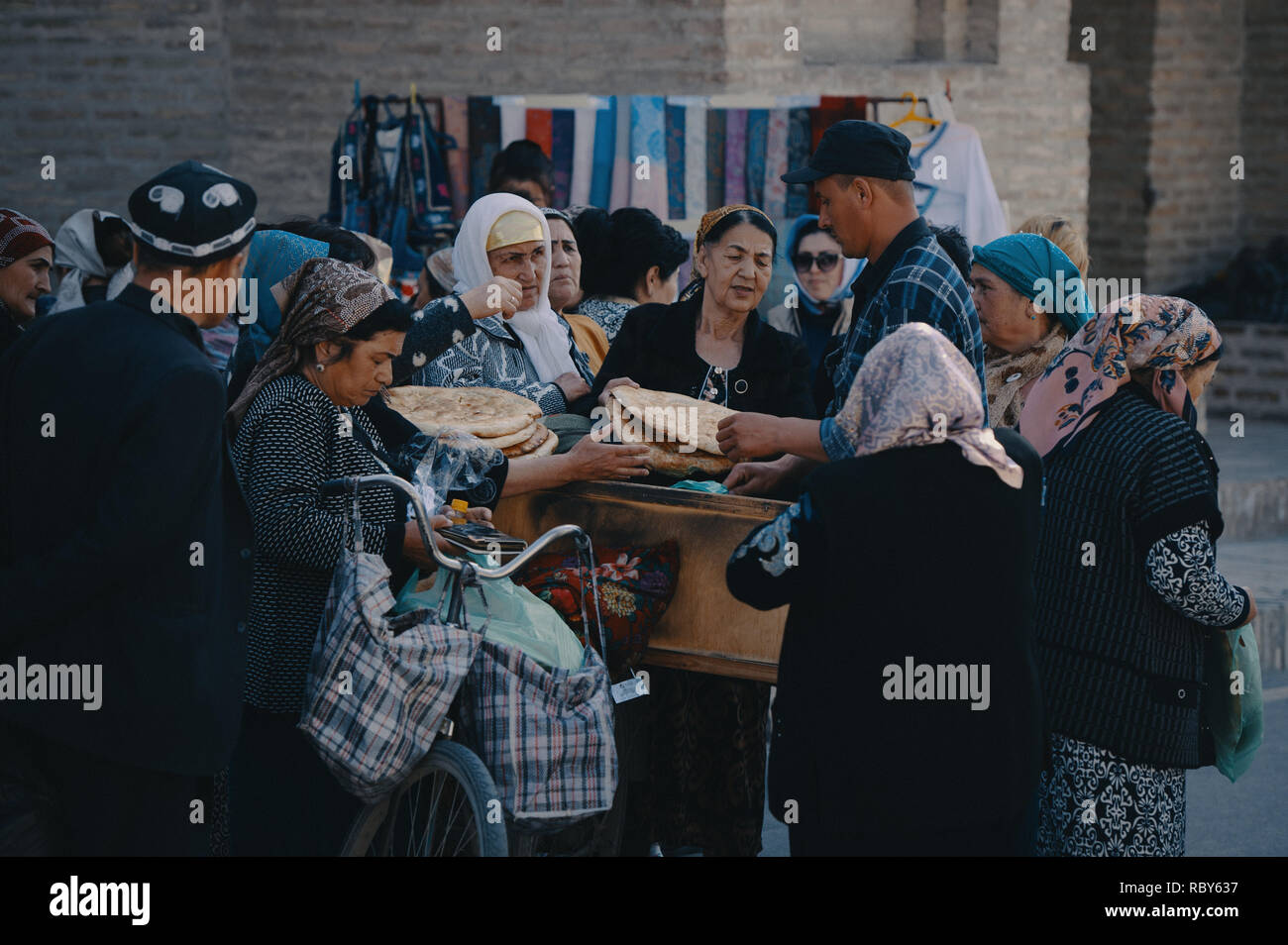 Uzbek people hi-res stock photography and images - Alamy