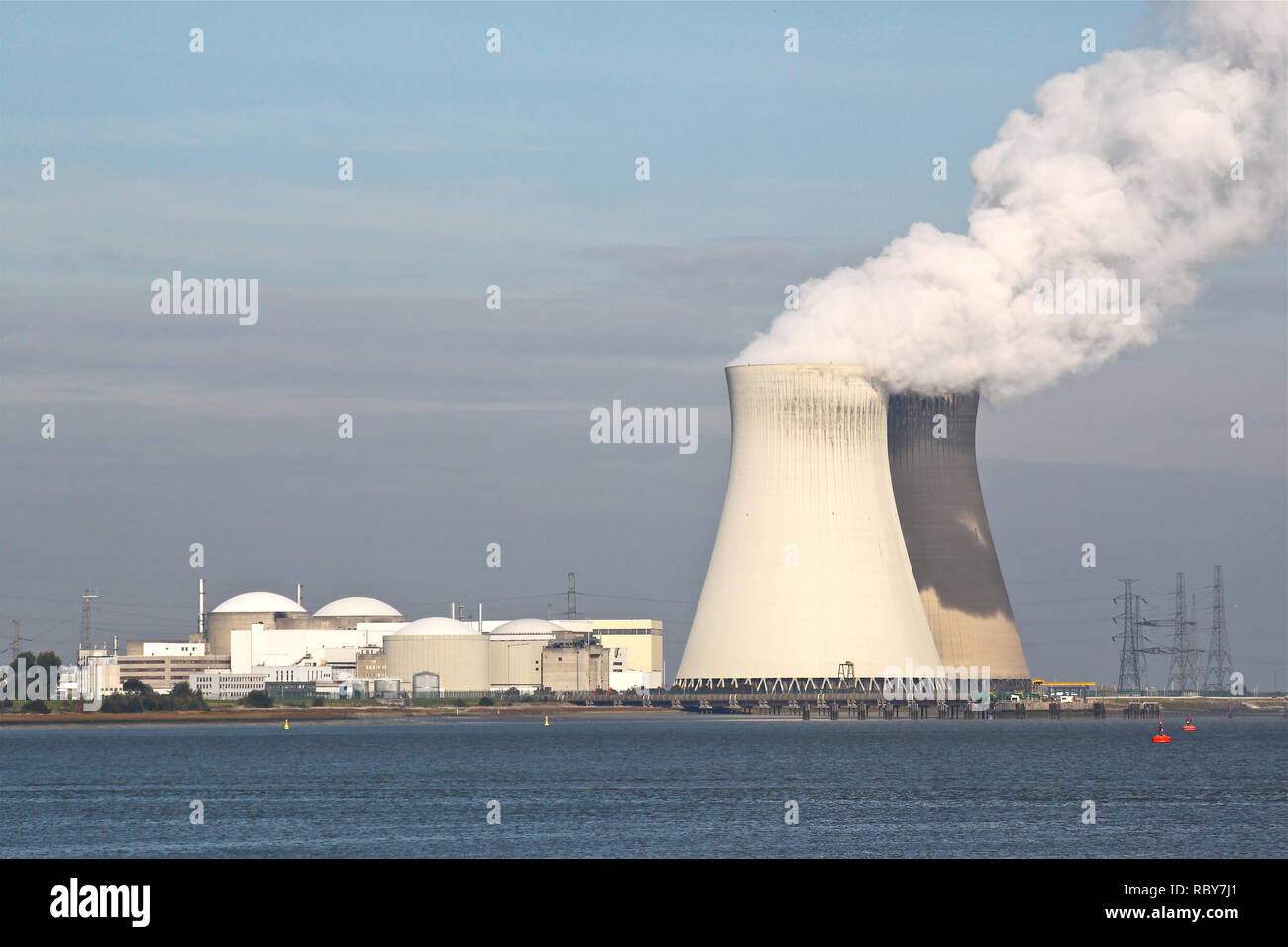 Nuclear reactor containment building hi-res stock photography and ...