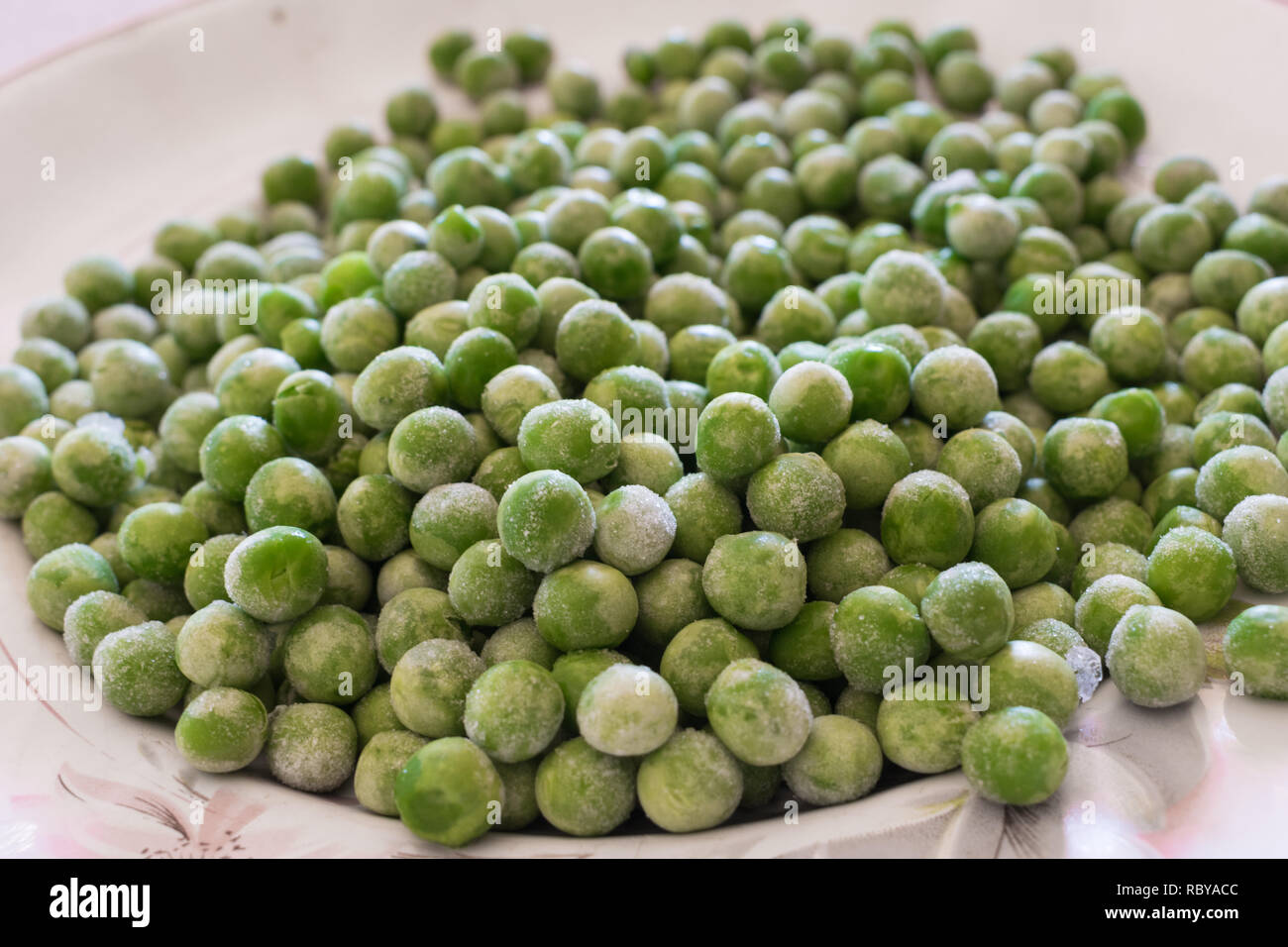 Frozen green peas texture hi-res stock photography and images - Alamy