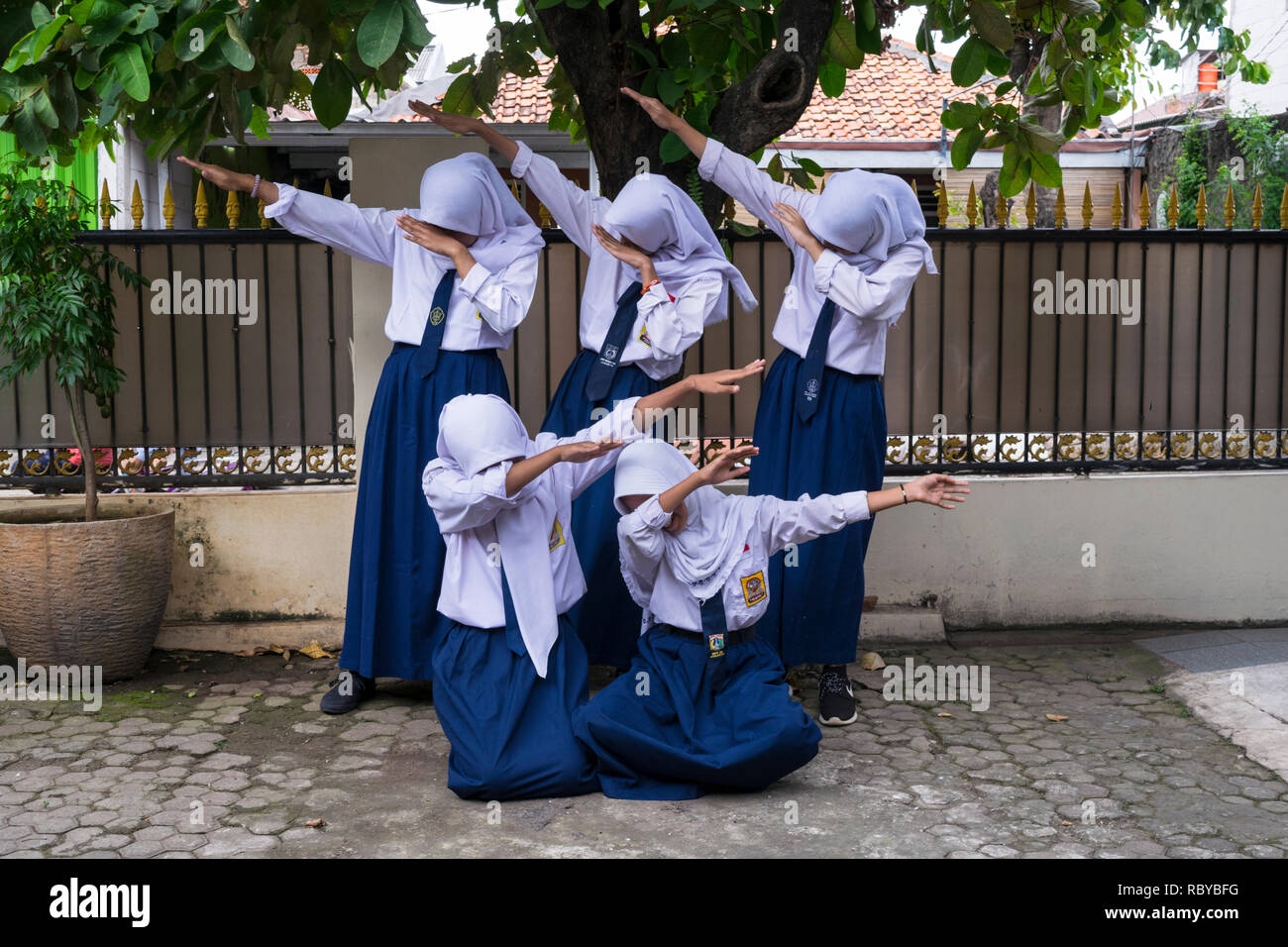 Kids dabbing hi-res stock photography and images - Alamy
