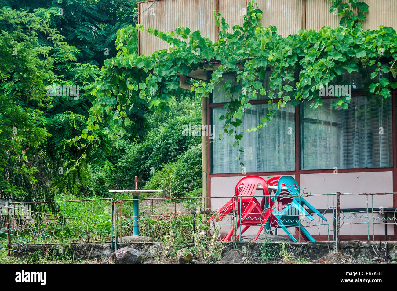 Abandoned obsolete weathered grunge decayed small village pub Stock ...