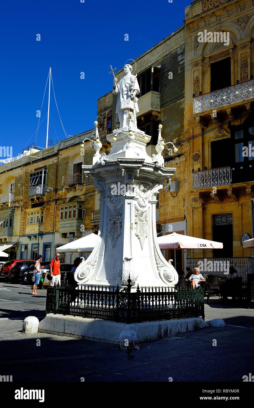 Birgu, Malta - 10th October 2018:The white Statue Of St. Lawrence Stock ...