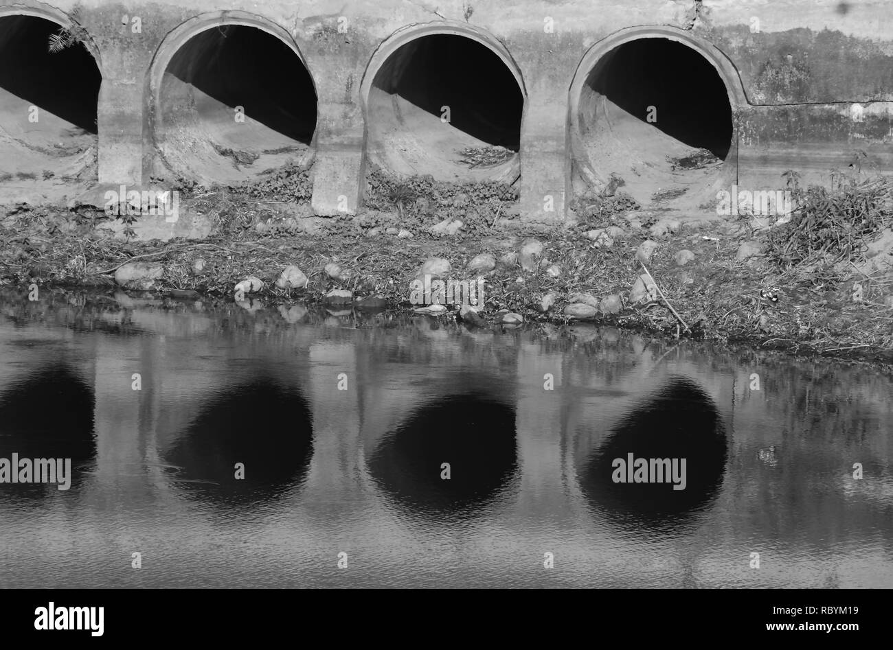 Round culvert hi-res stock photography and images - Alamy