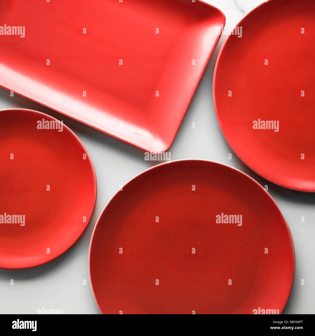 empty red plate on marble - recipe and restaurant mockup flatlay styled ...