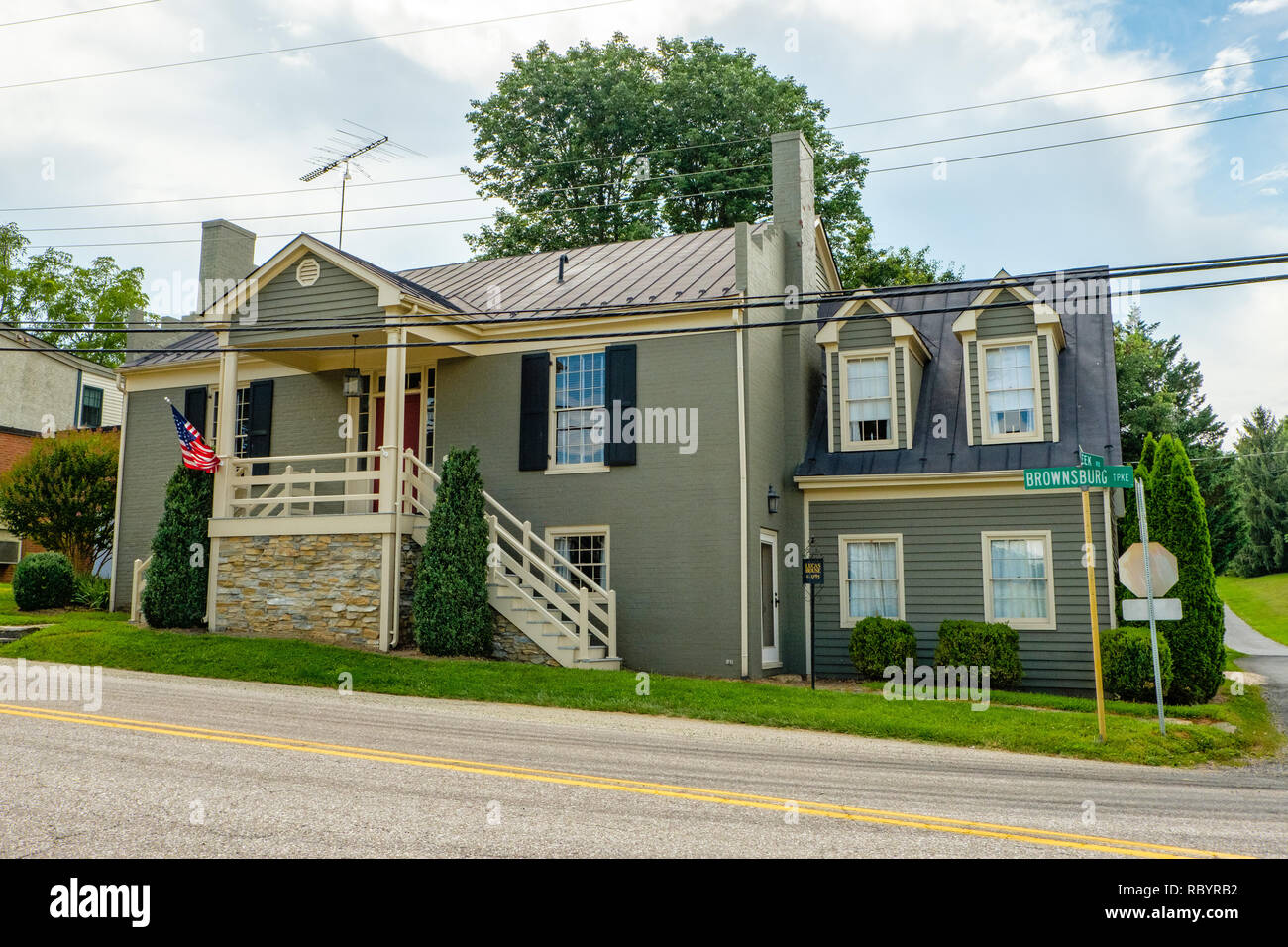 Turnpike house hi-res stock photography and images - Alamy