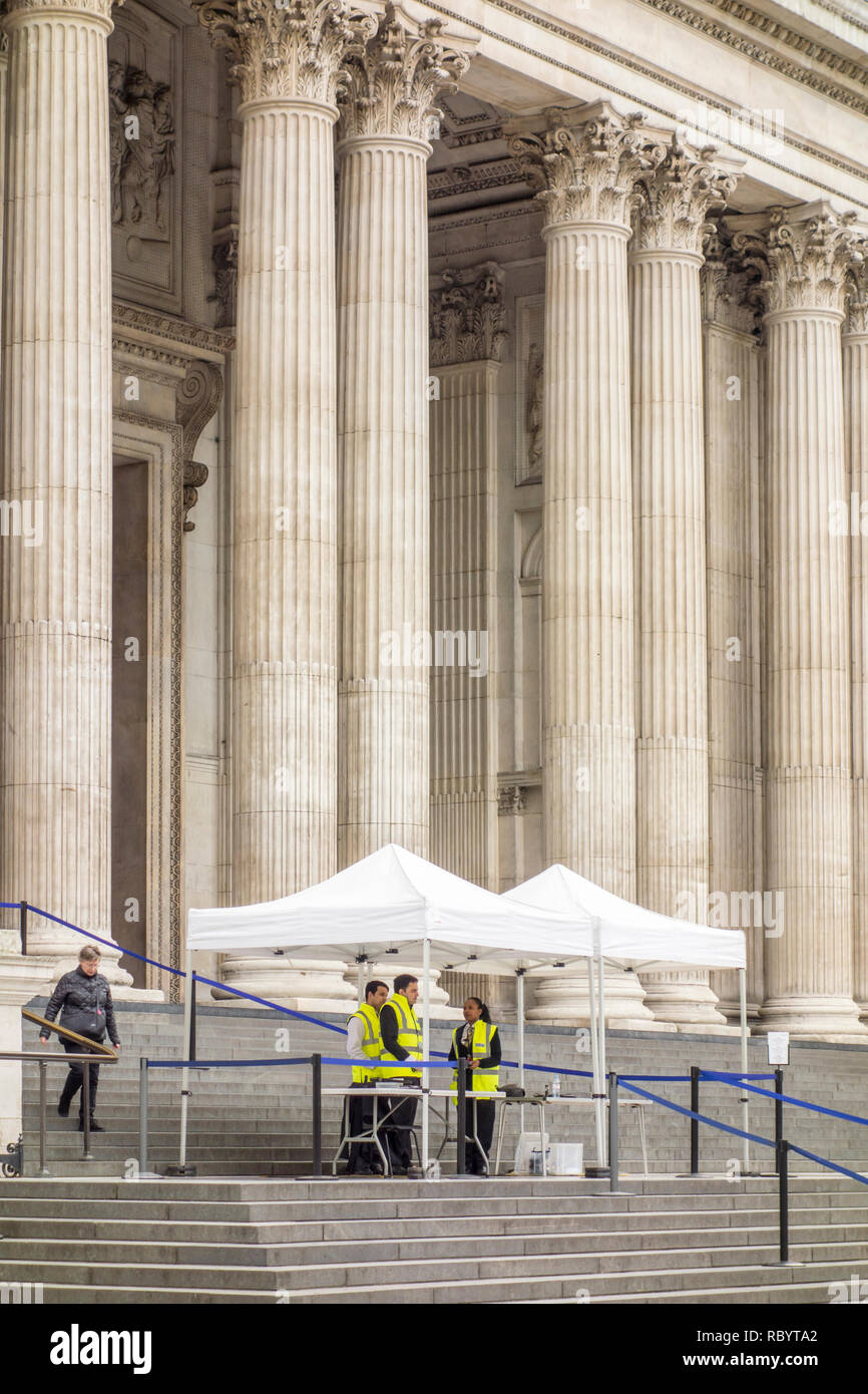 Security check point hi-res stock photography and images - Alamy