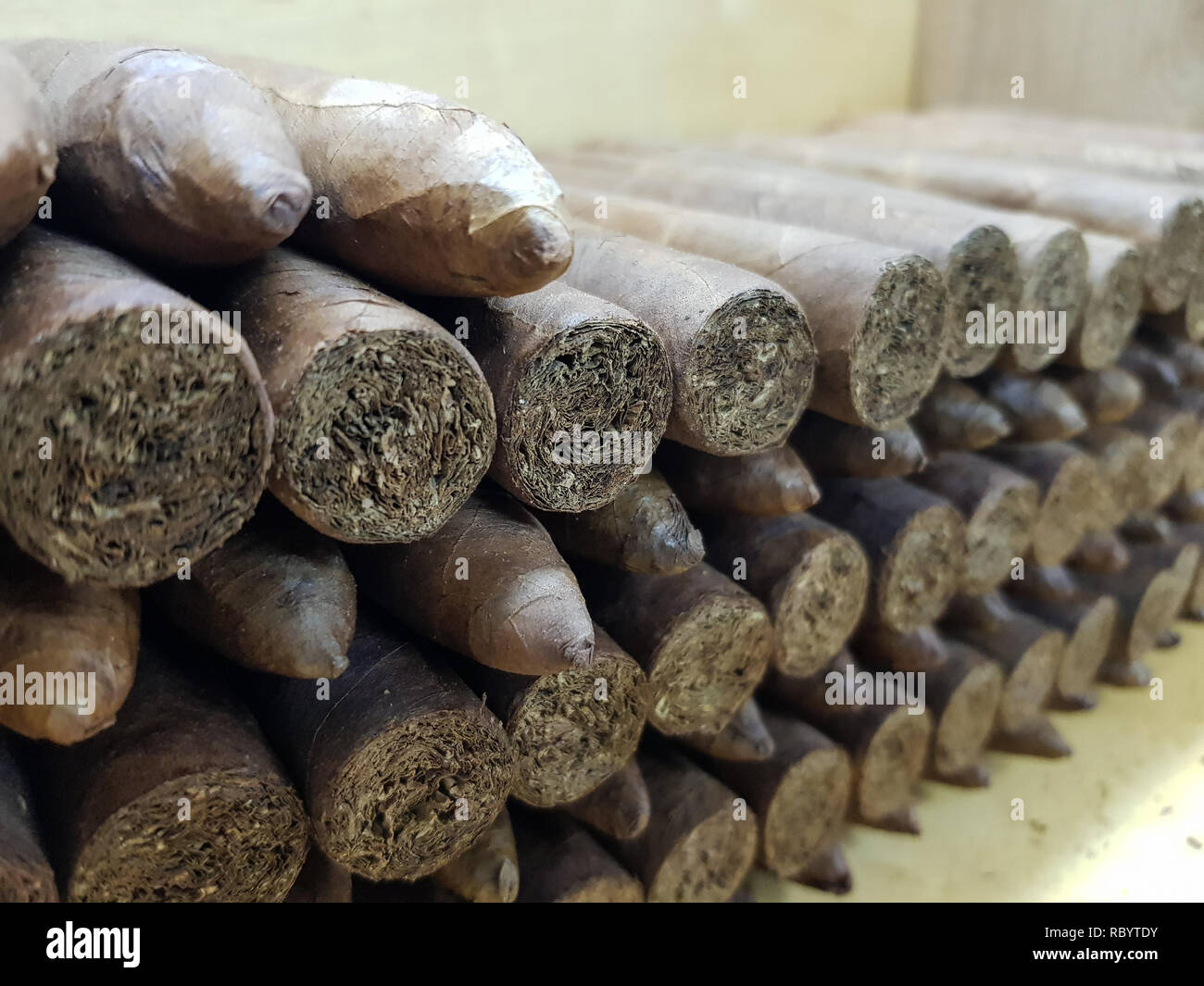 Old man with whisky and cigar hi-res stock photography and images - Alamy