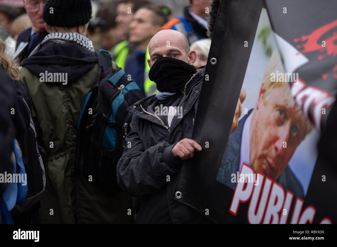 Yellow protest banner hi-res stock photography and images - Alamy
